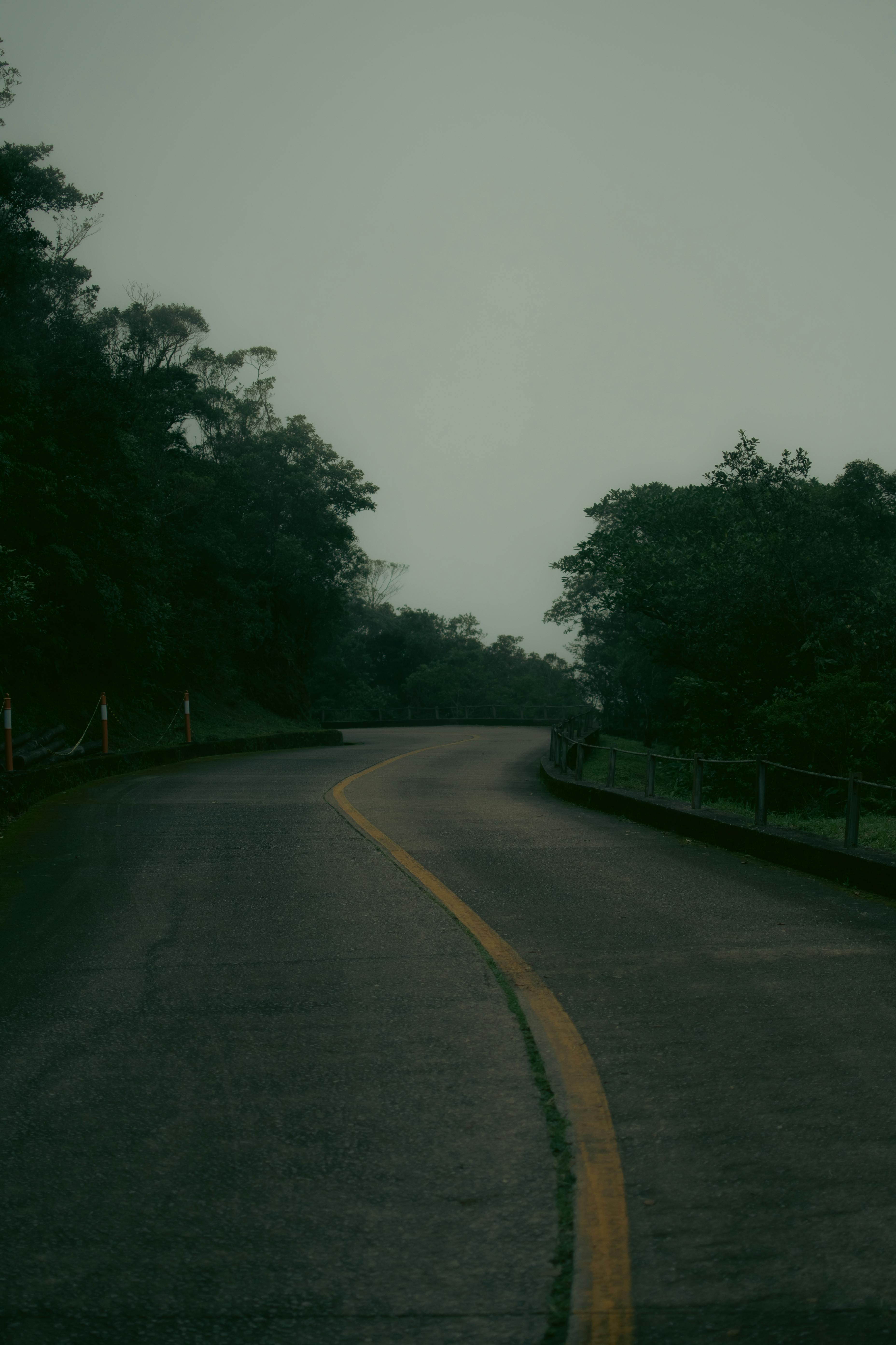 Road on Gloomy Day · Free Stock Photo