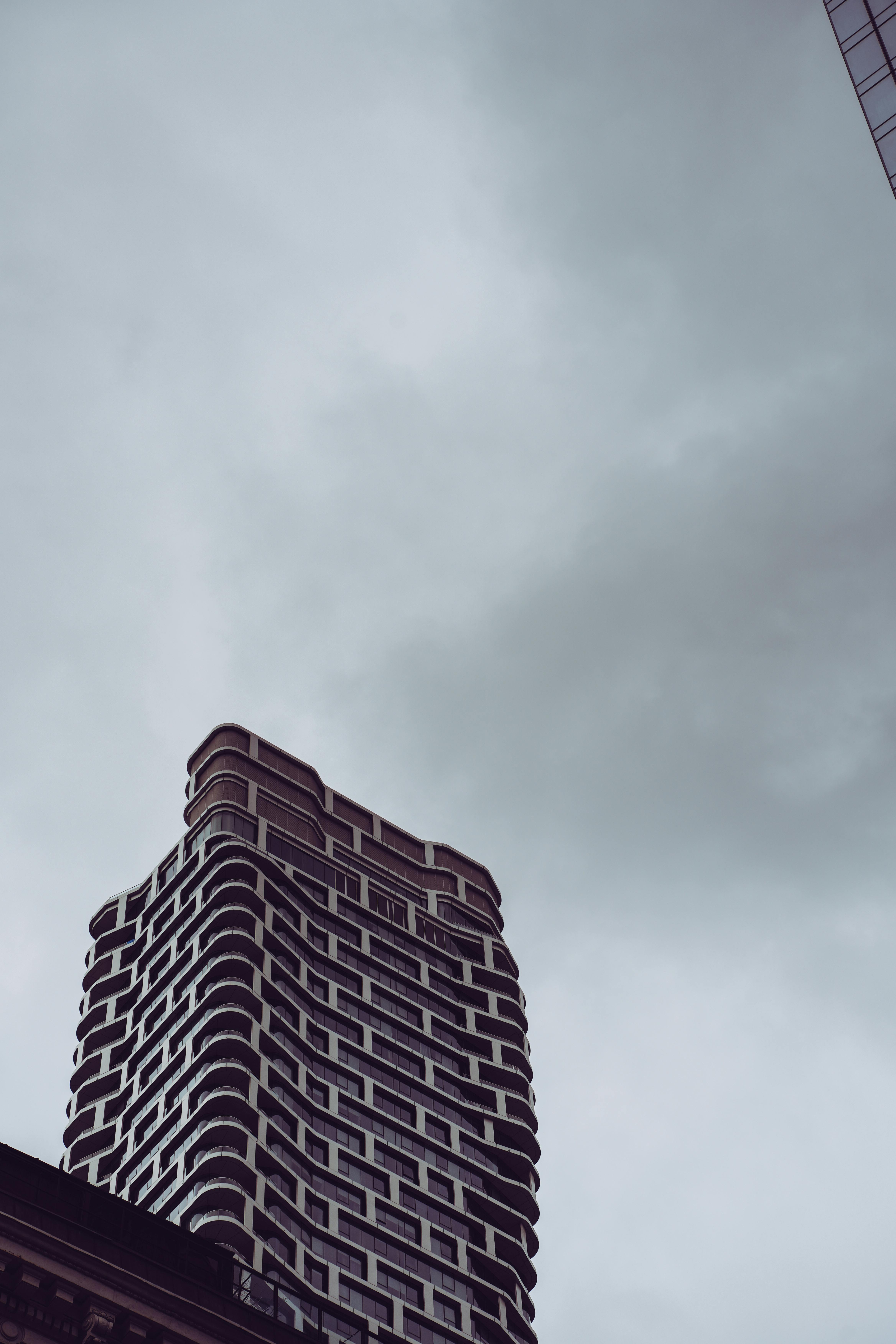 Gray Concrete Building · Free Stock Photo