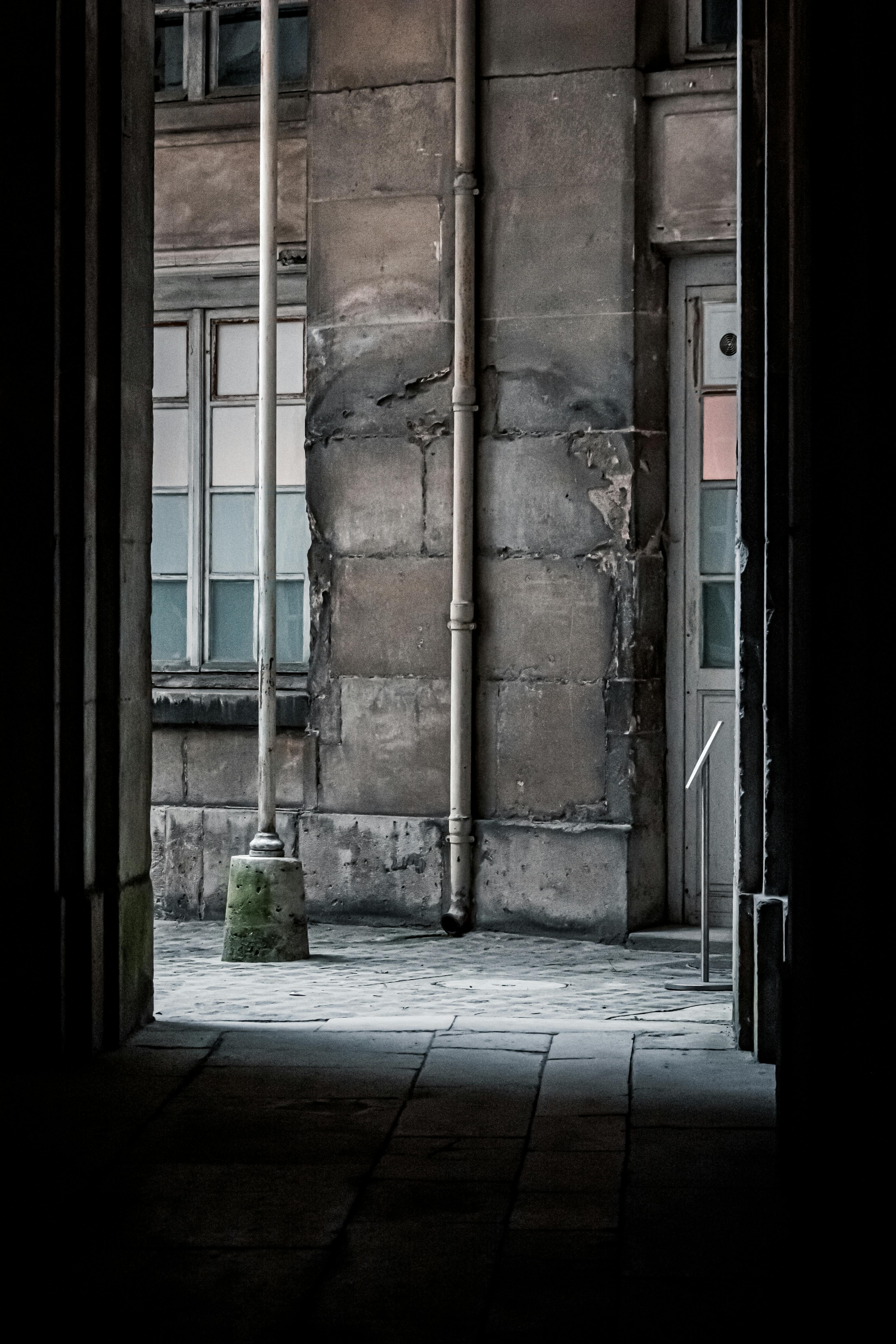 Dark Urban Passage · Free Stock Photo
