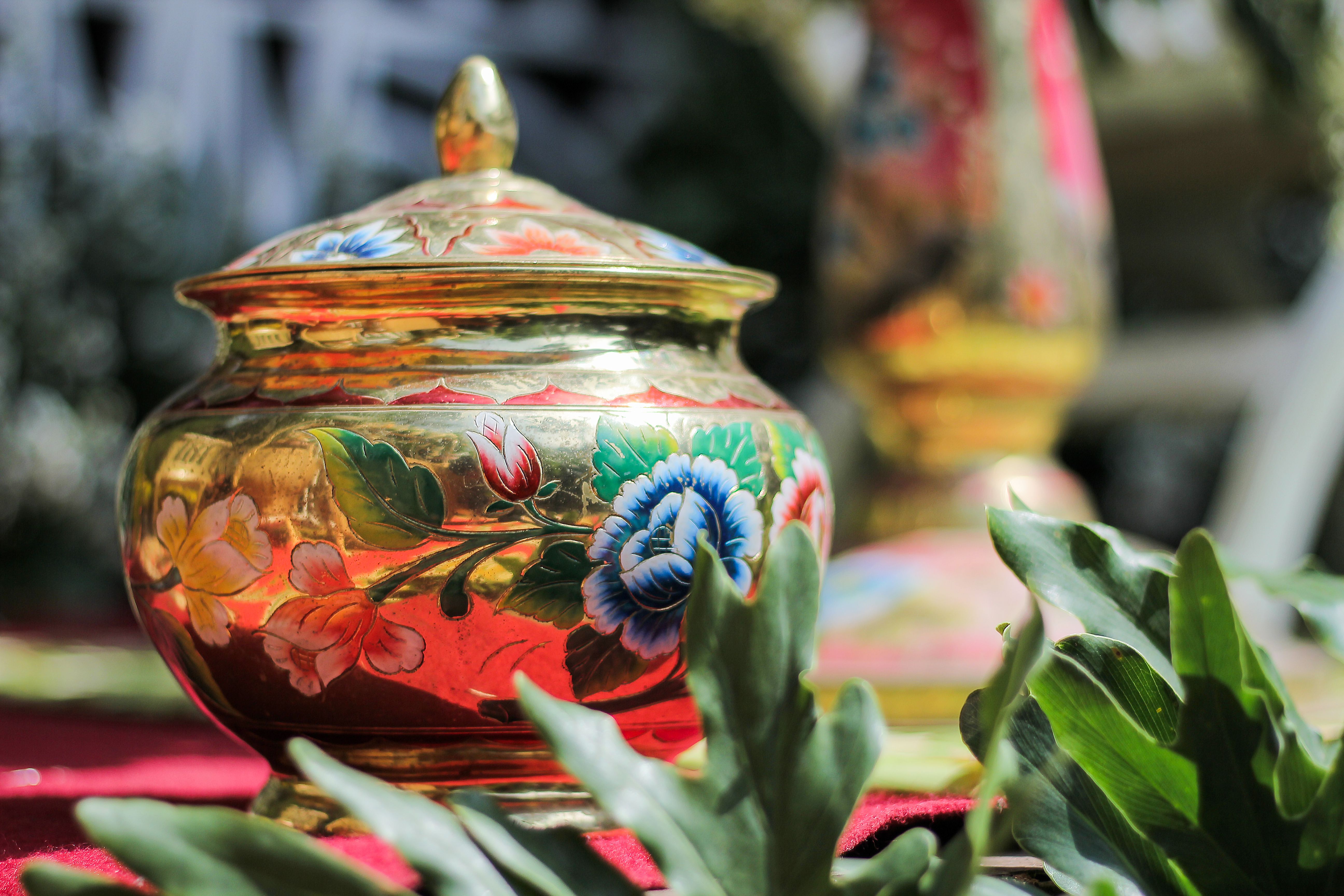 Close-up of Traditional Jar with Flowers on Table · Free Stock Photo