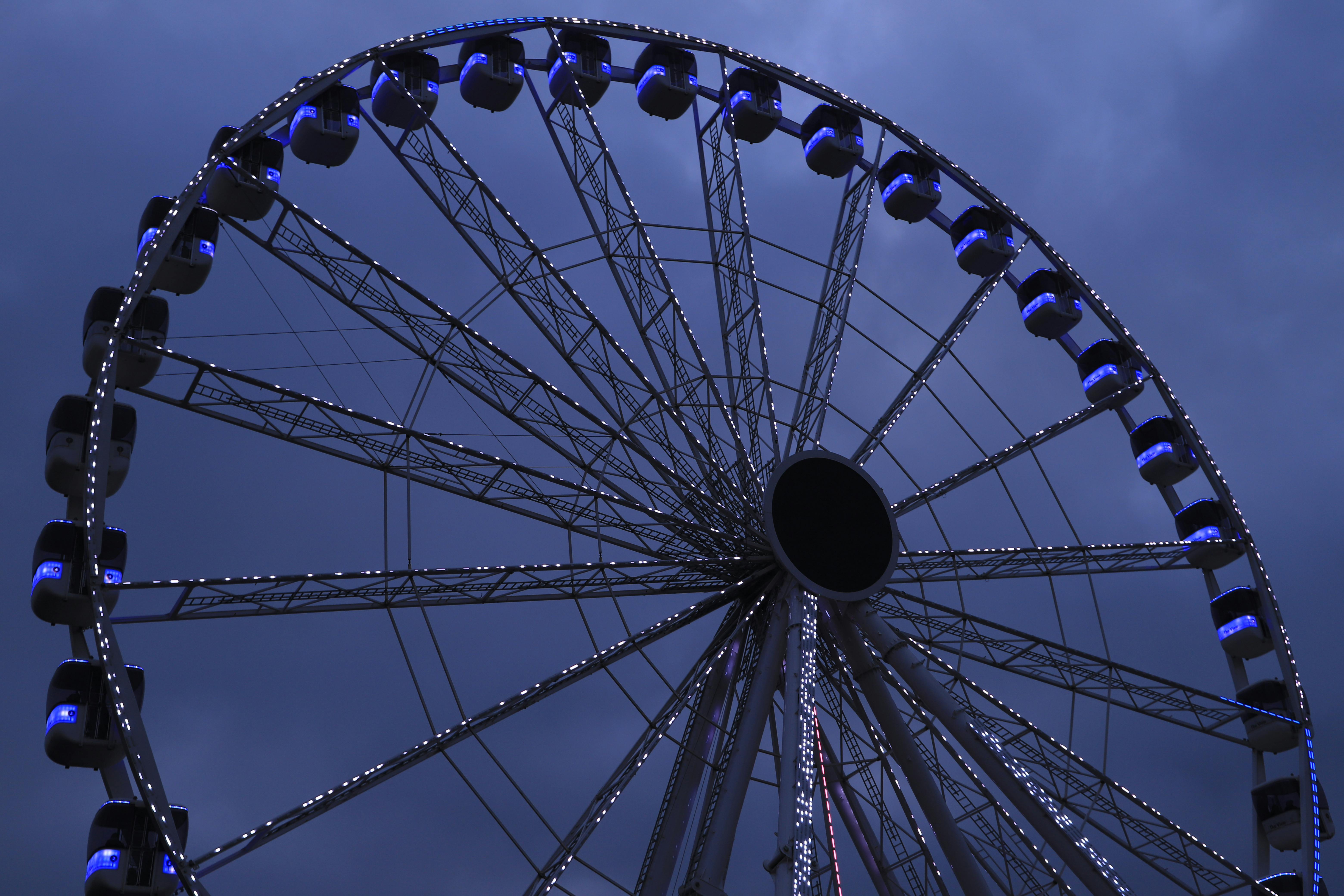 Ferris Wheel and Ship · Free Stock Photo