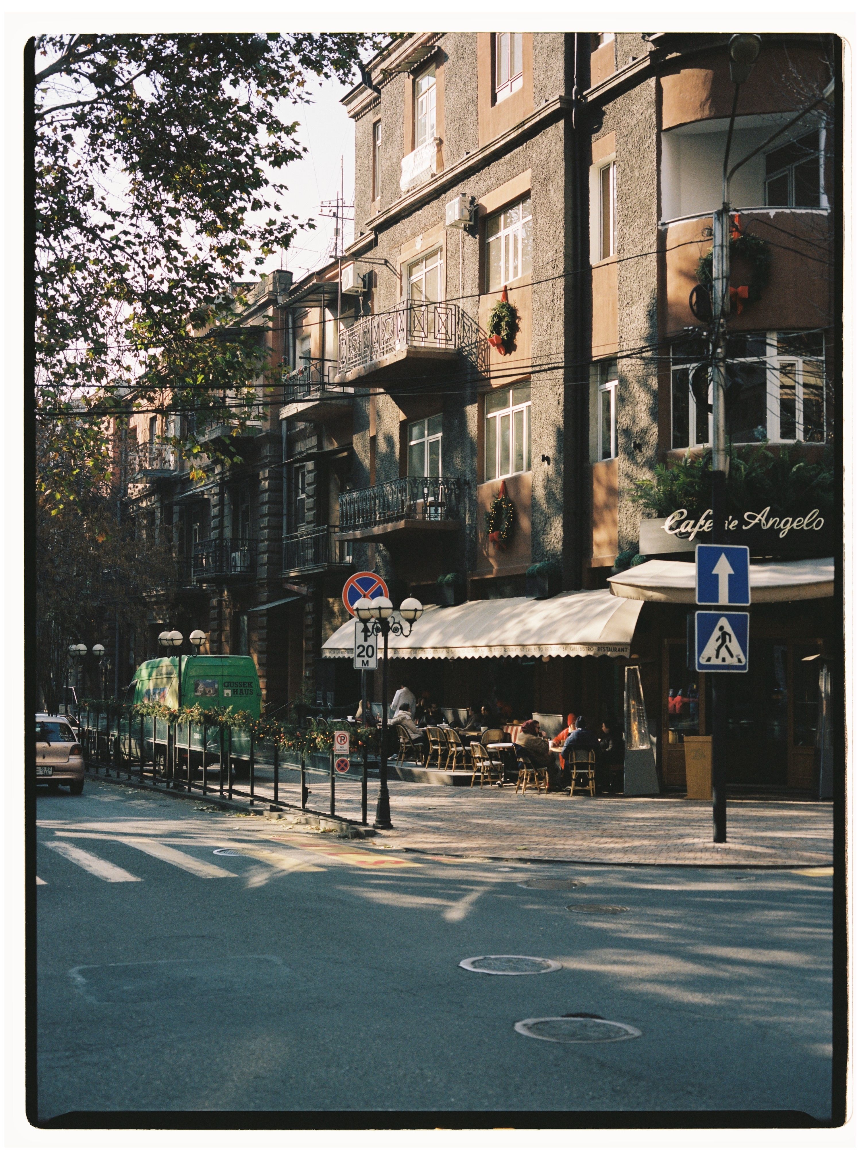 Cafe in City · Free Stock Photo