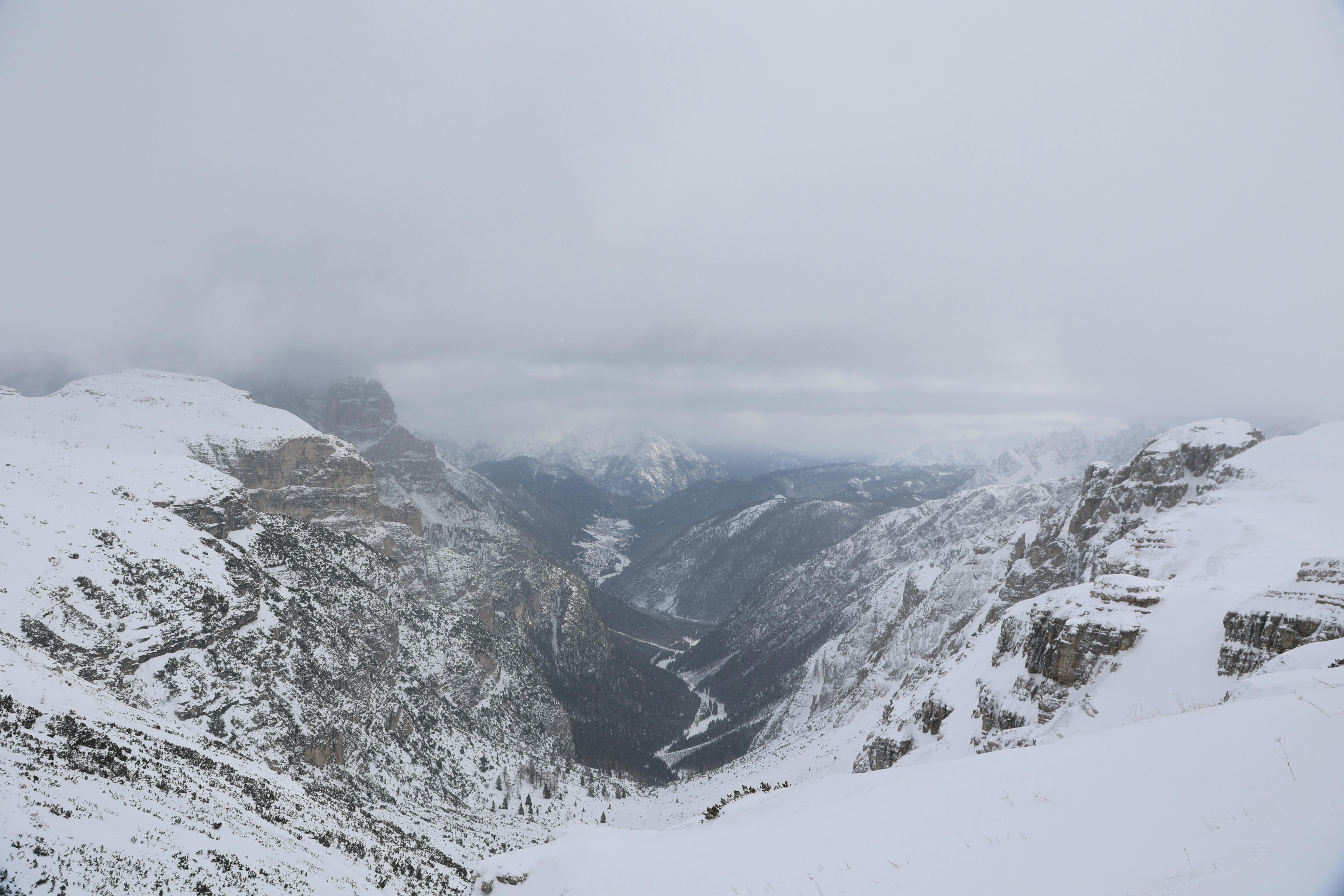 Road Between Mountains · Free Stock Photo