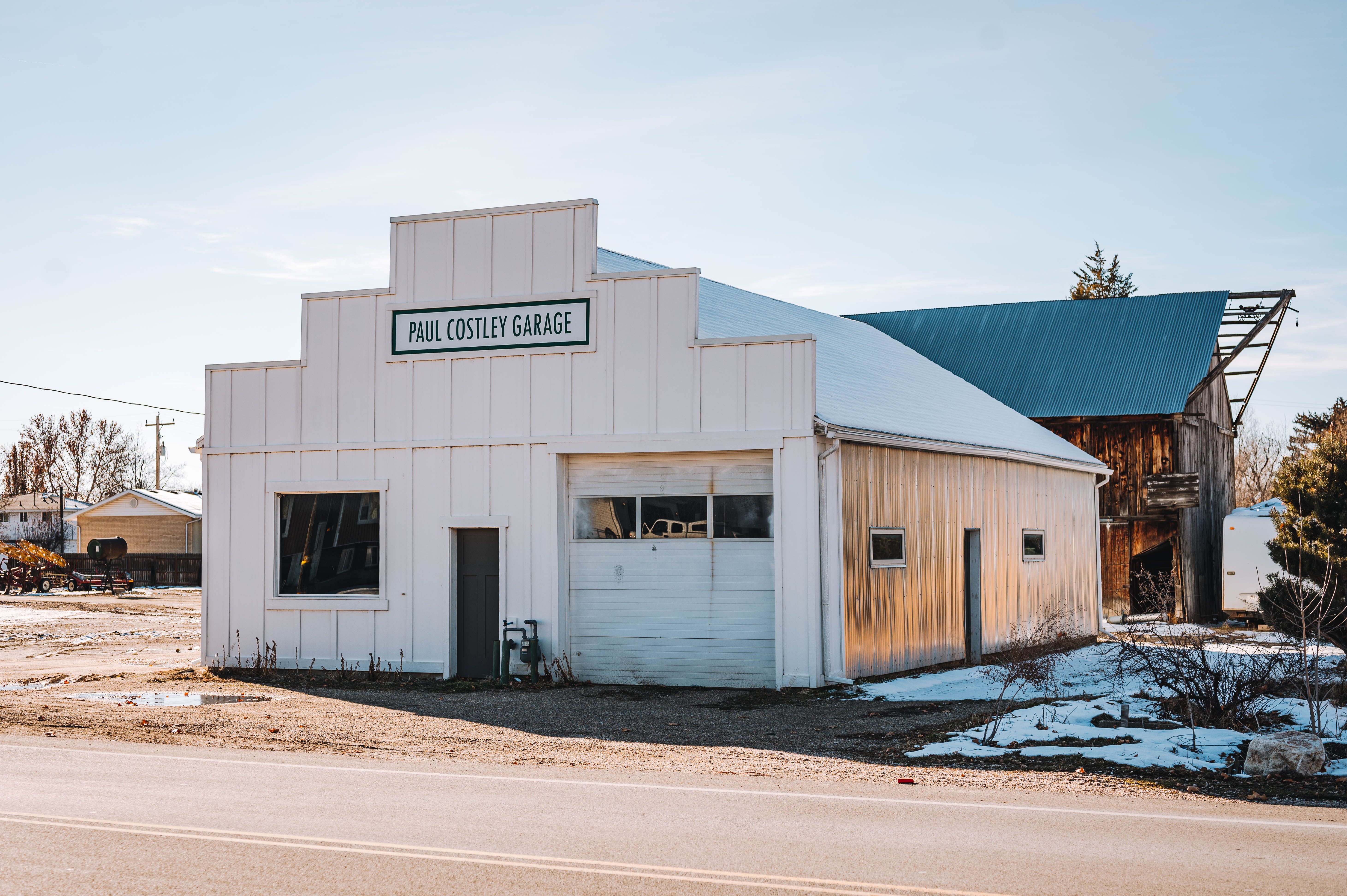 Clear Sky and Snow around Paul Cotley Garage · Free Stock Photo