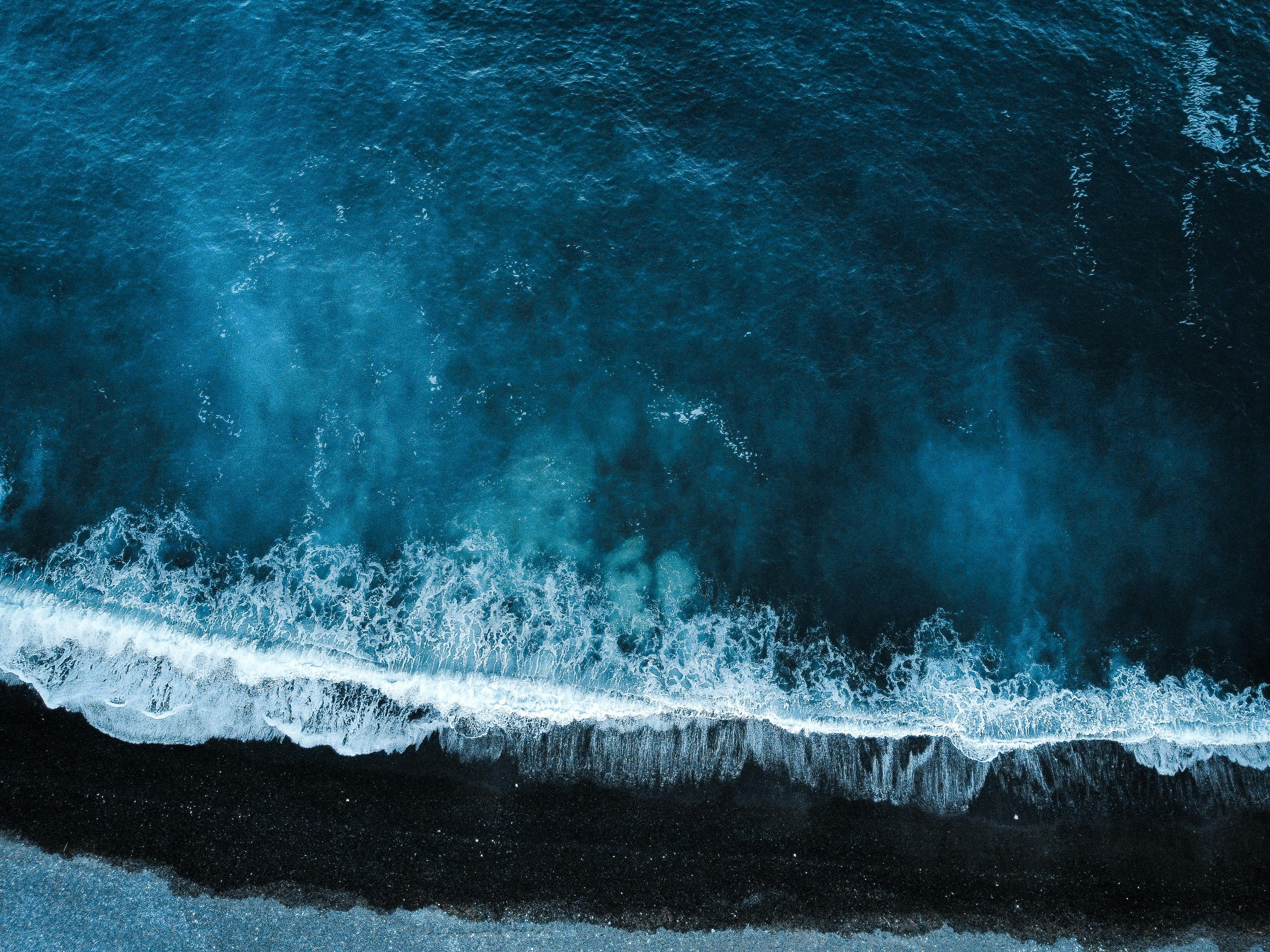 Top View Shot of a Sea Waves Crashing the Shore · Free Stock Photo
