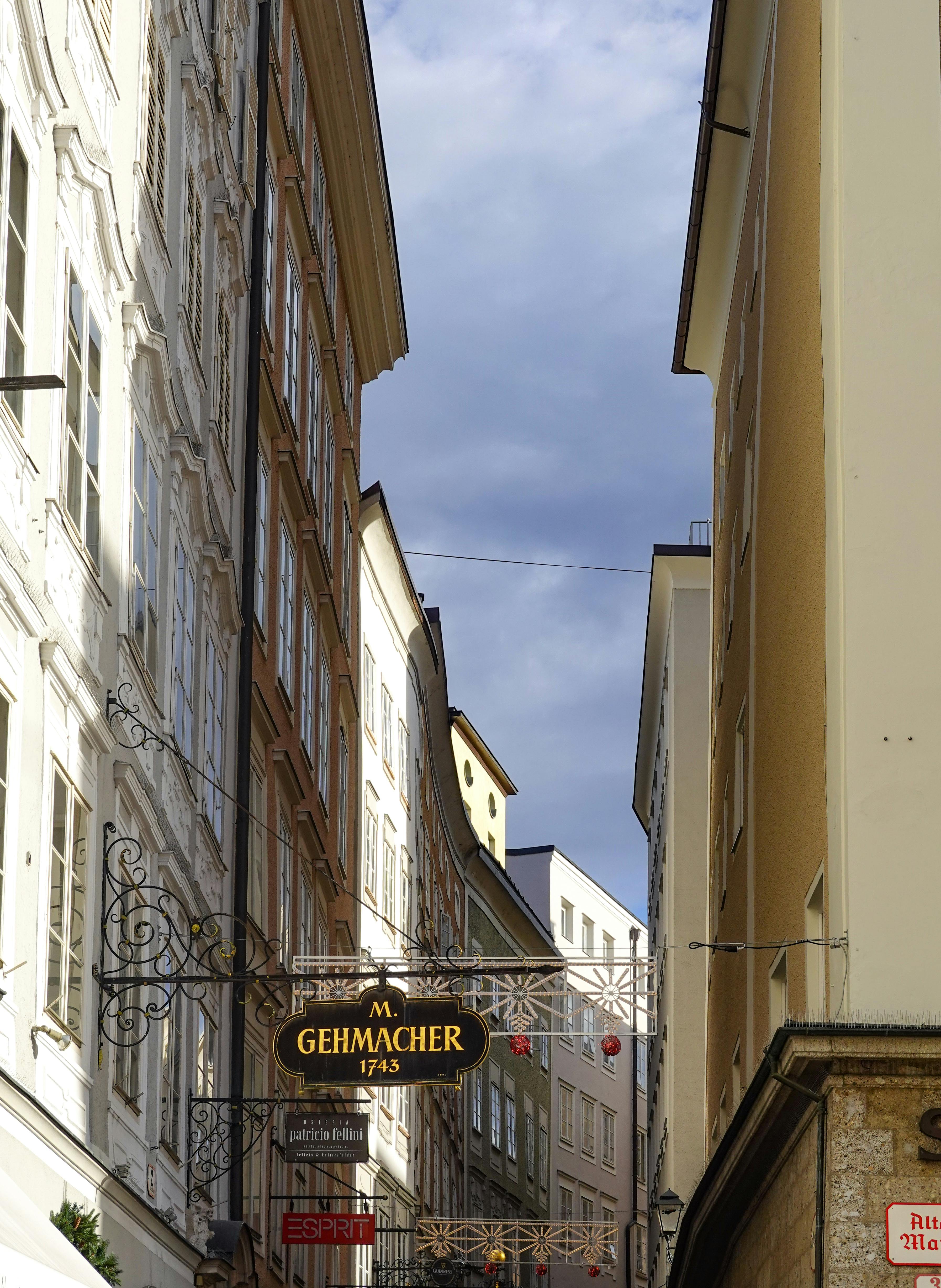 Narrow Alley with Restaurant in Town · Free Stock Photo