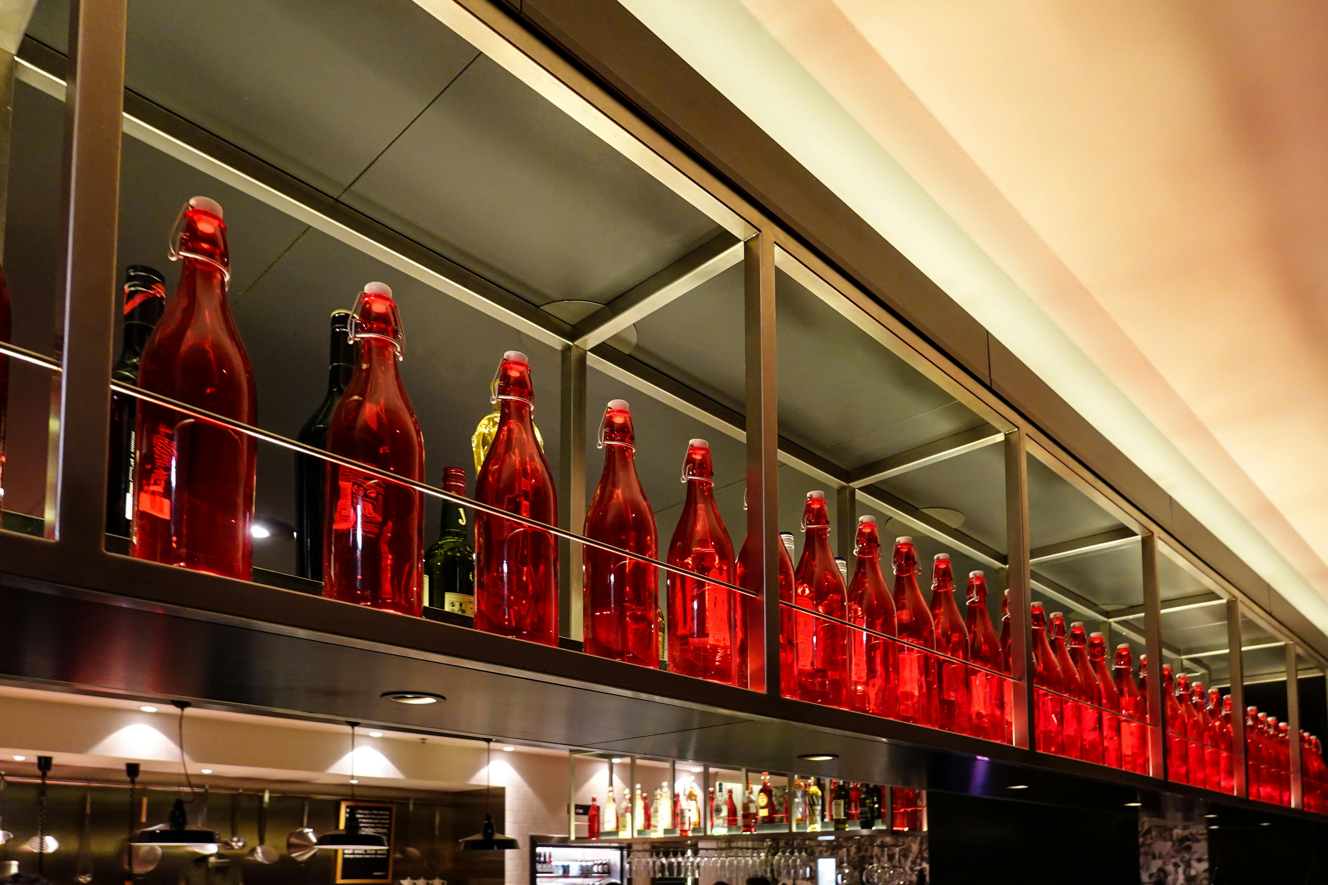 Foto de stock gratuita sobre ángulo bajo, área de bebidas, arreglo de ...