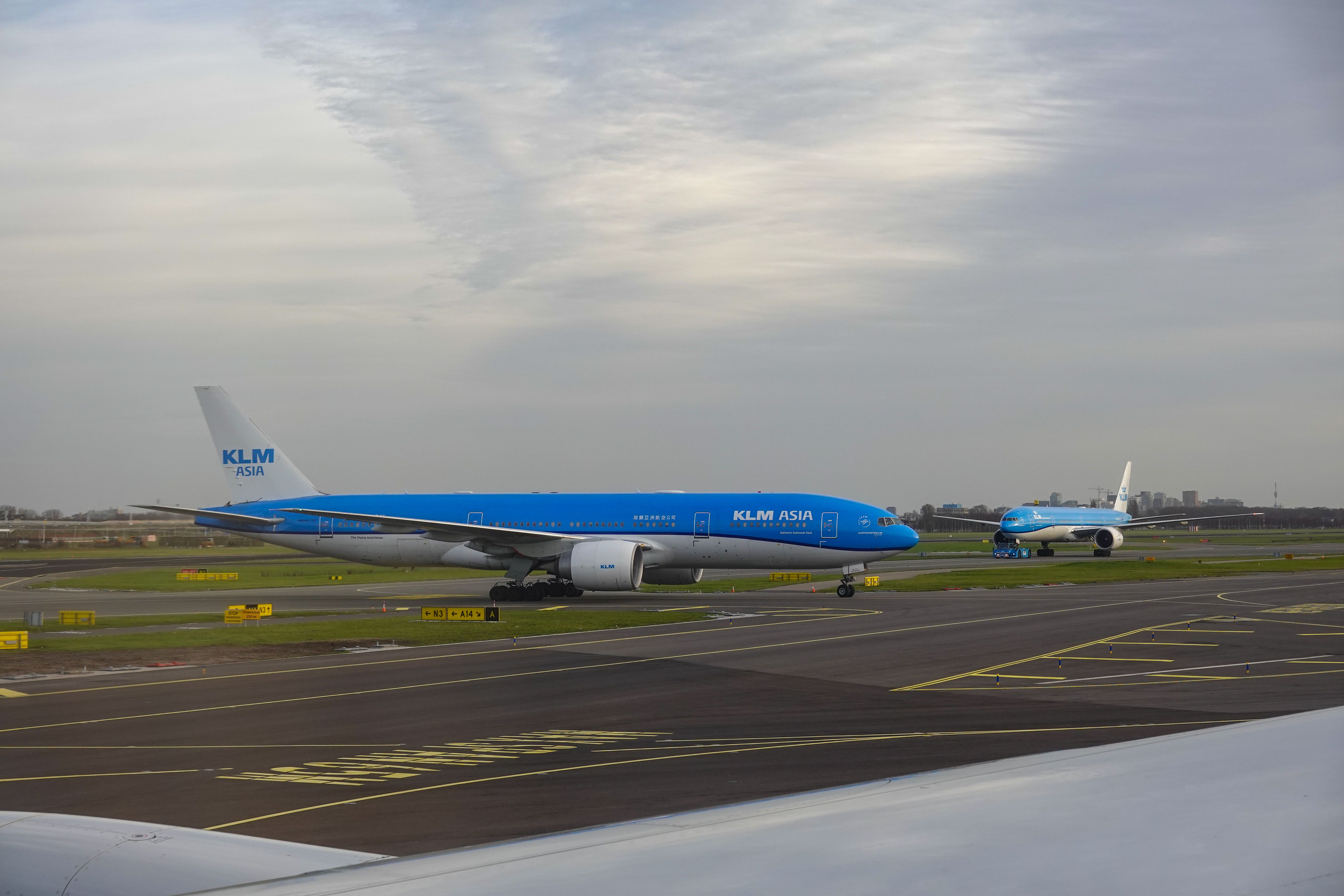 Airplanes on Airport · Free Stock Photo