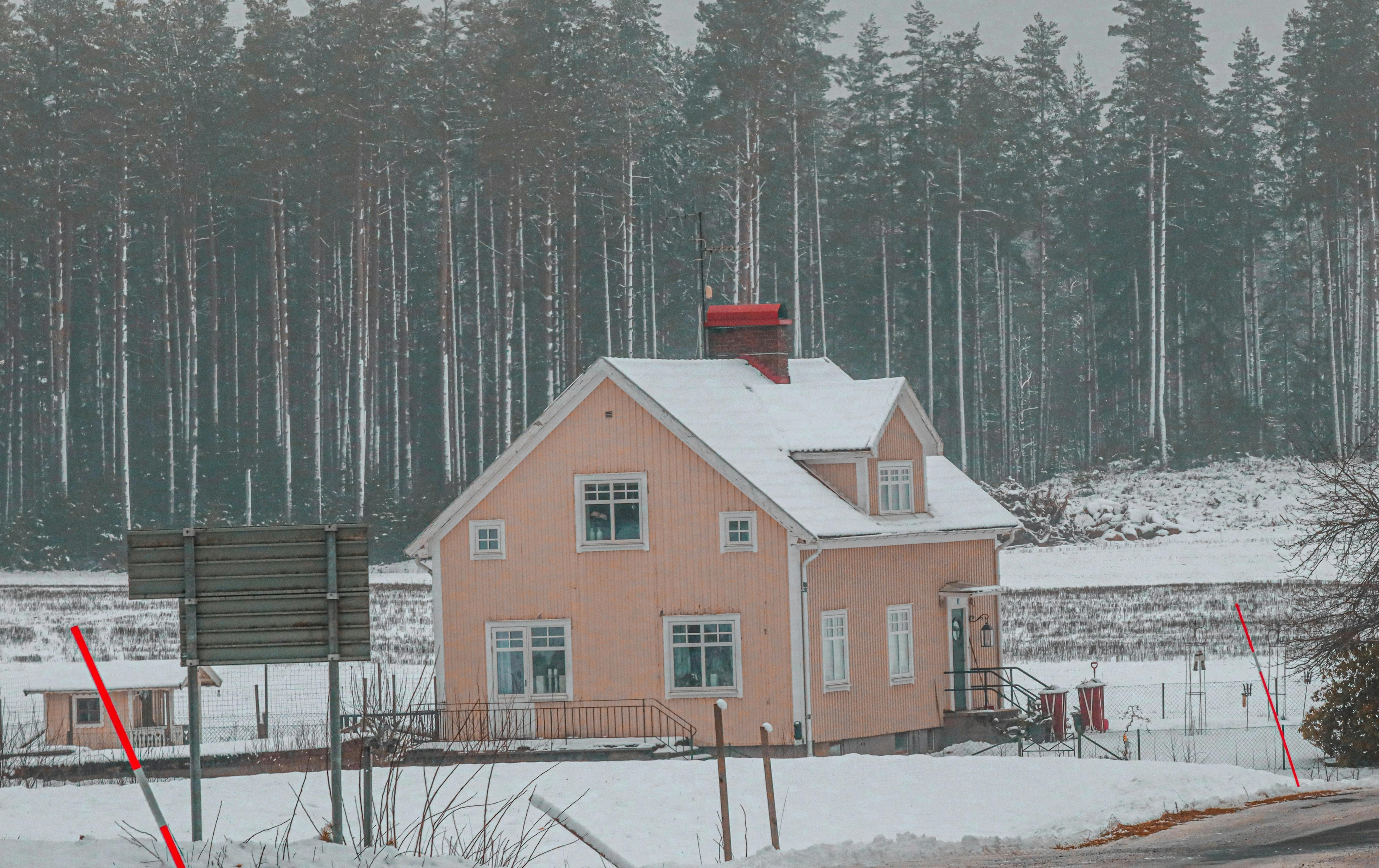 House near Forest in Countryside in Winter Landscape · Free Stock Photo