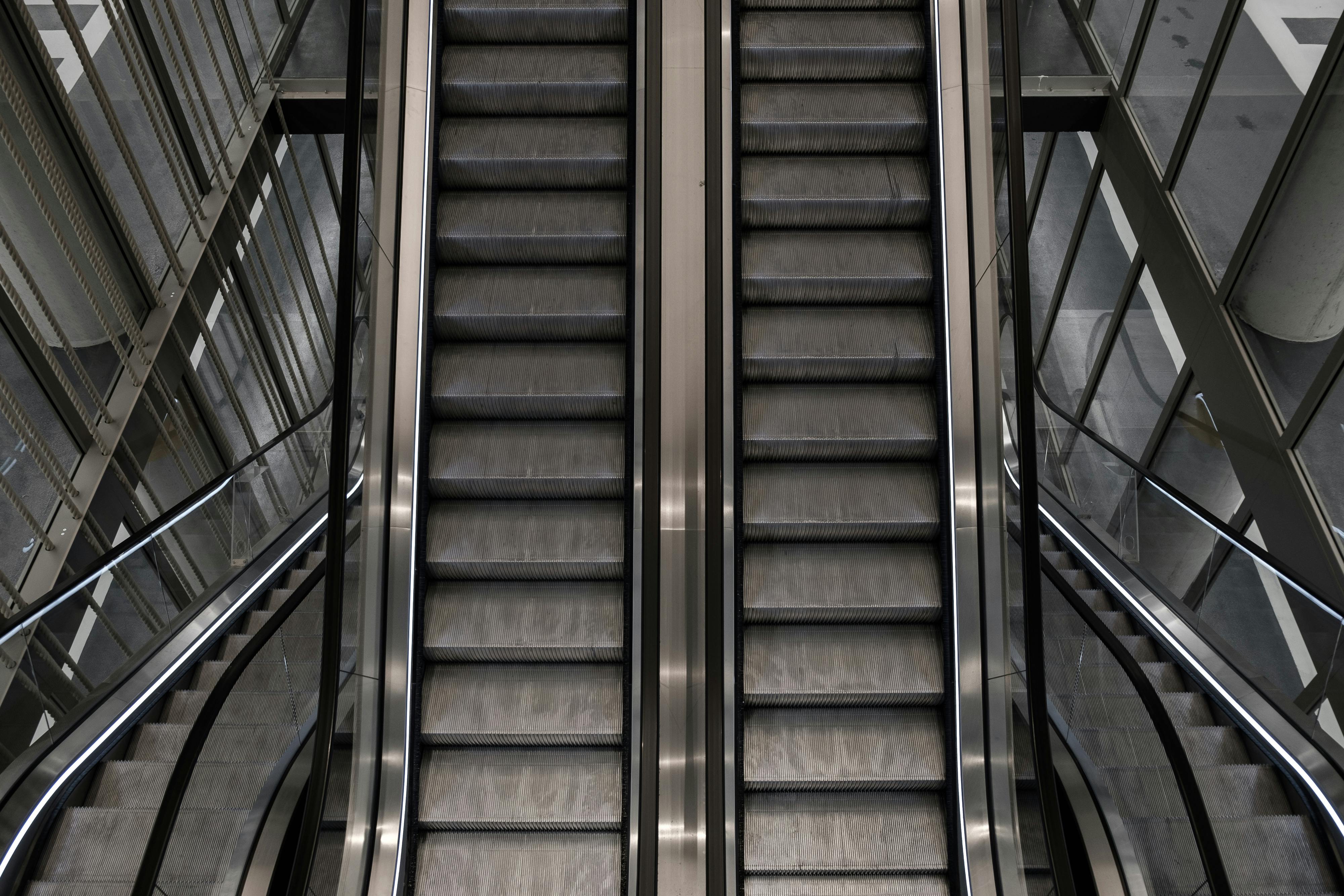 Gray and Black Escalator · Free Stock Photo