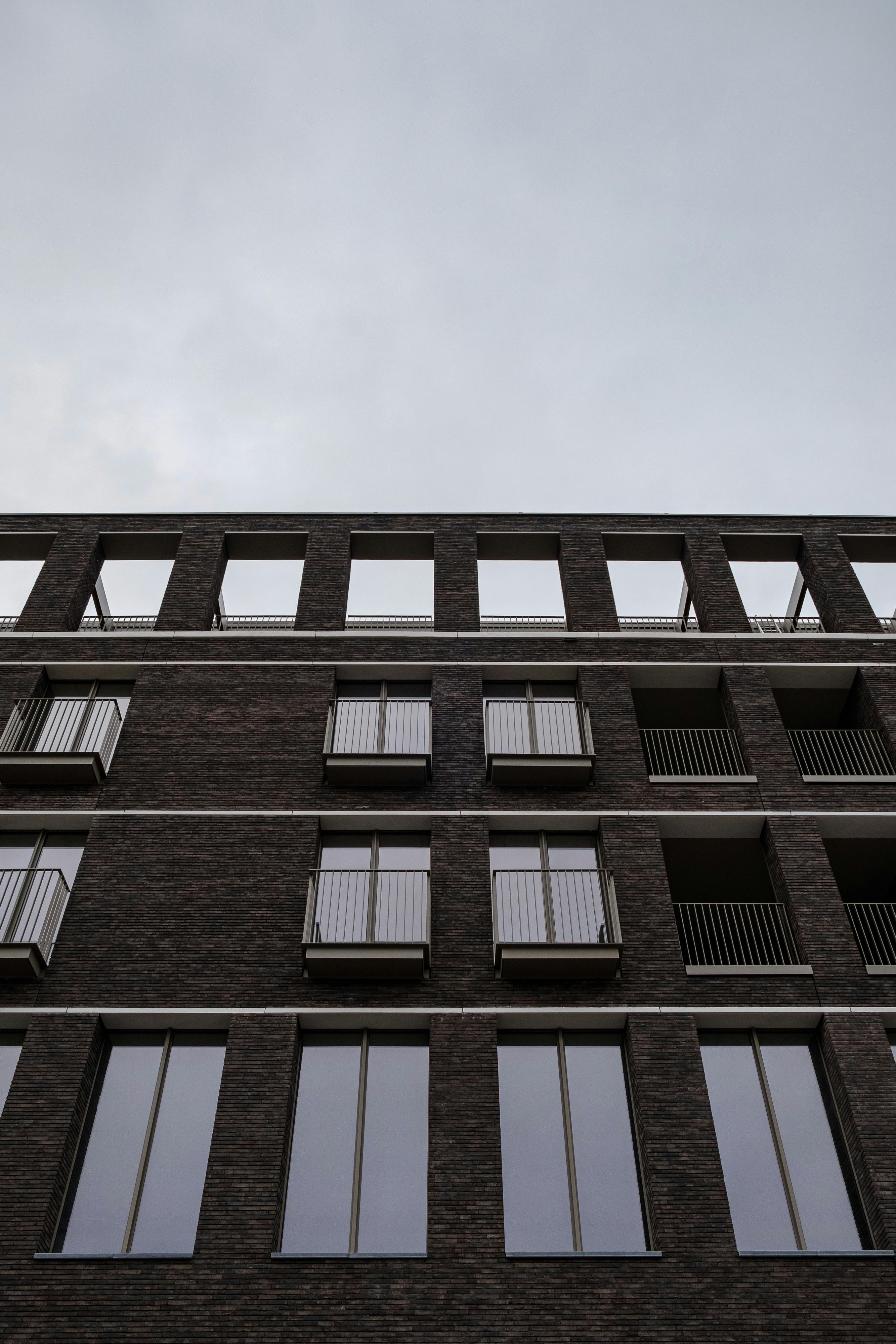 Old Residential Building in a City · Free Stock Photo