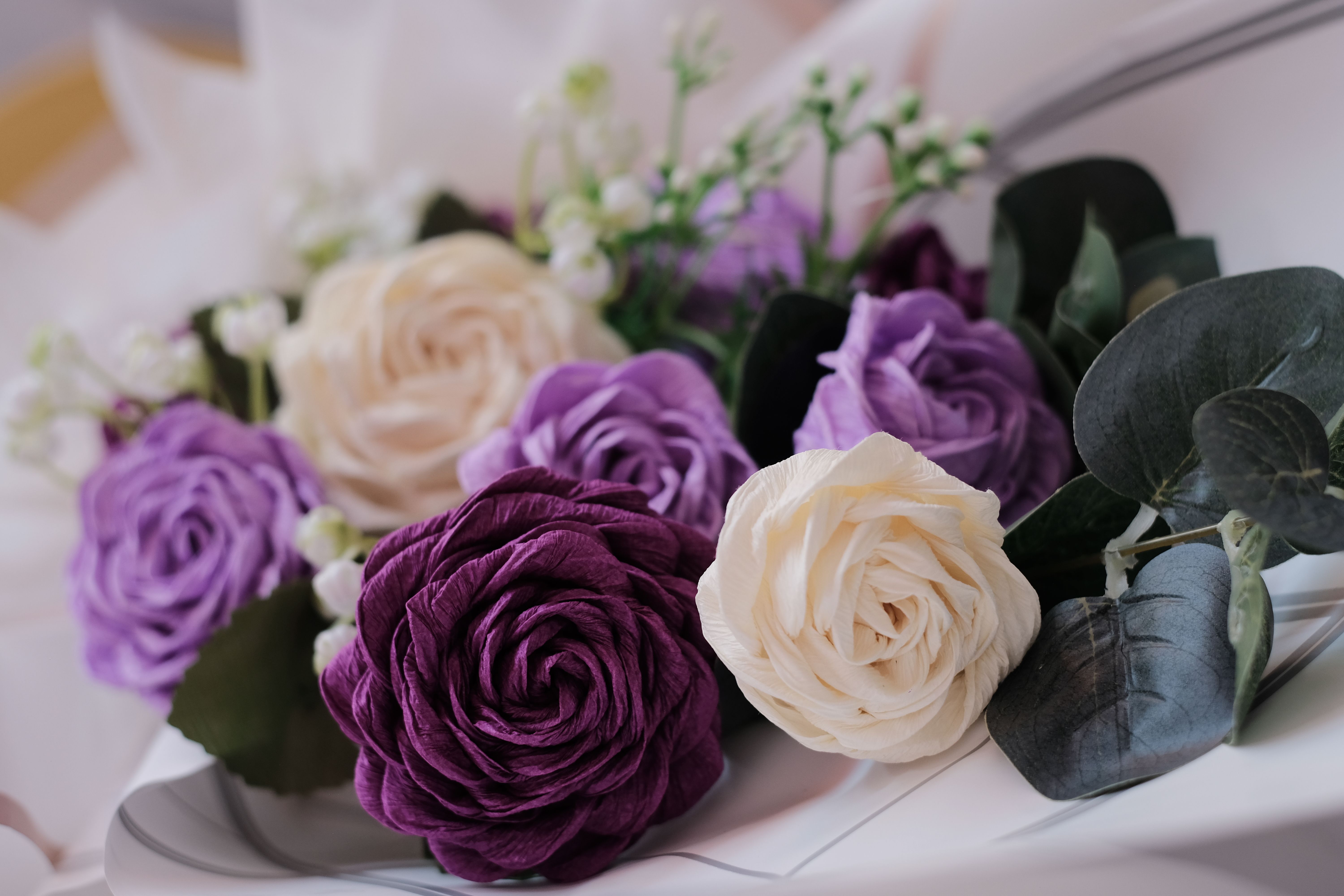 White Flowers Party Favor Lot · Free Stock Photo