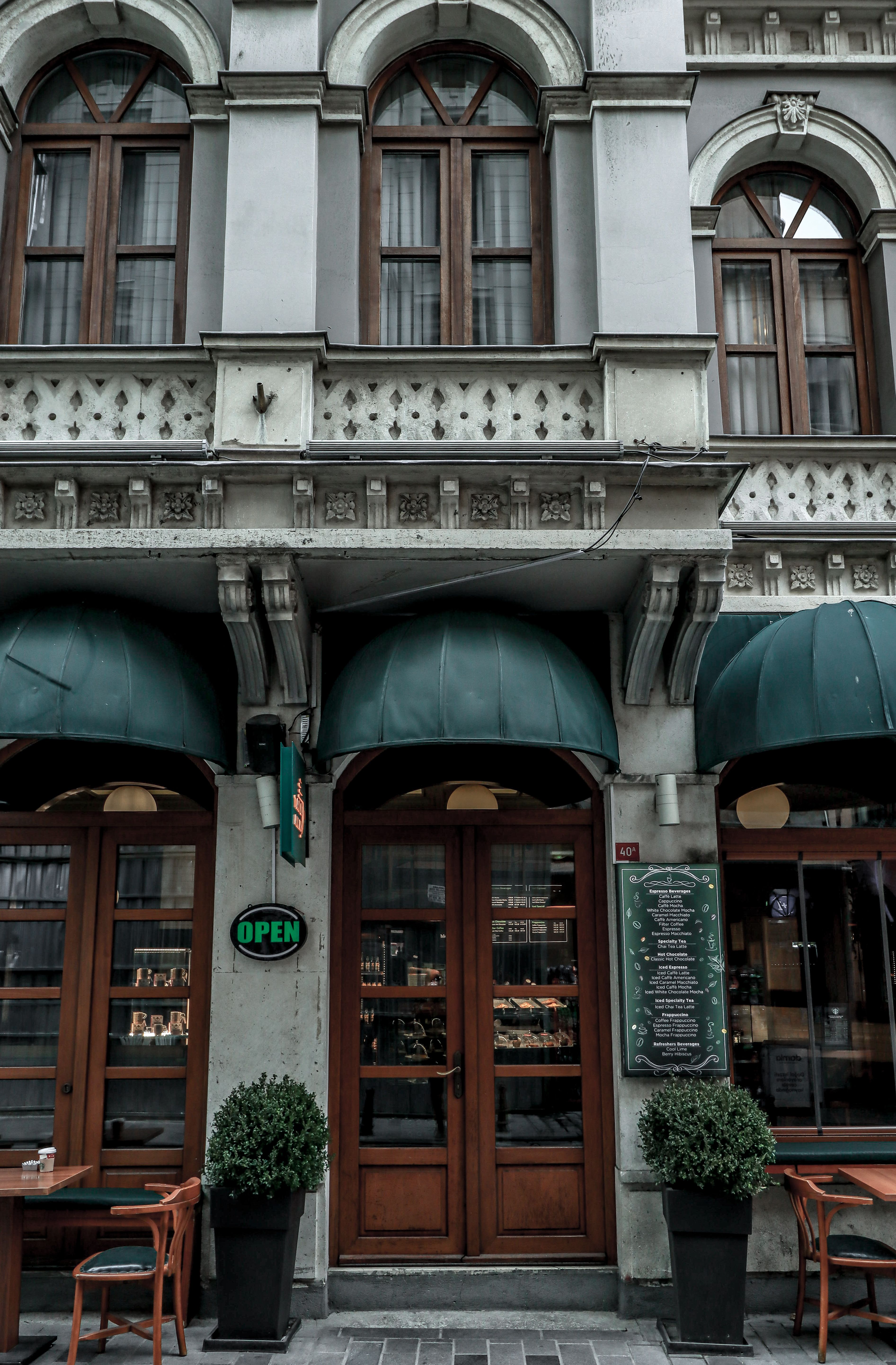 Entrance to Restaurant · Free Stock Photo