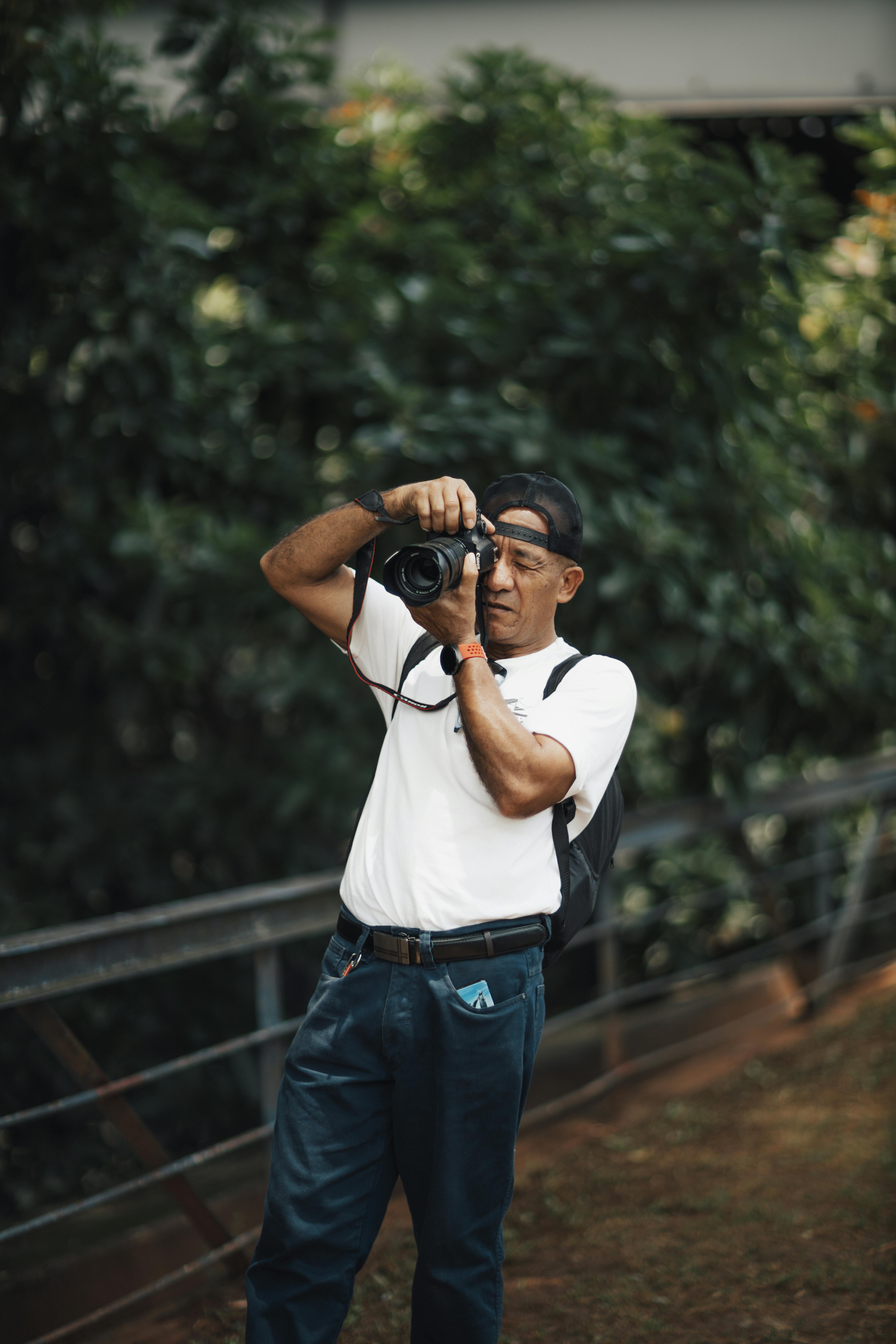 Photographer in a Park · Free Stock Photo