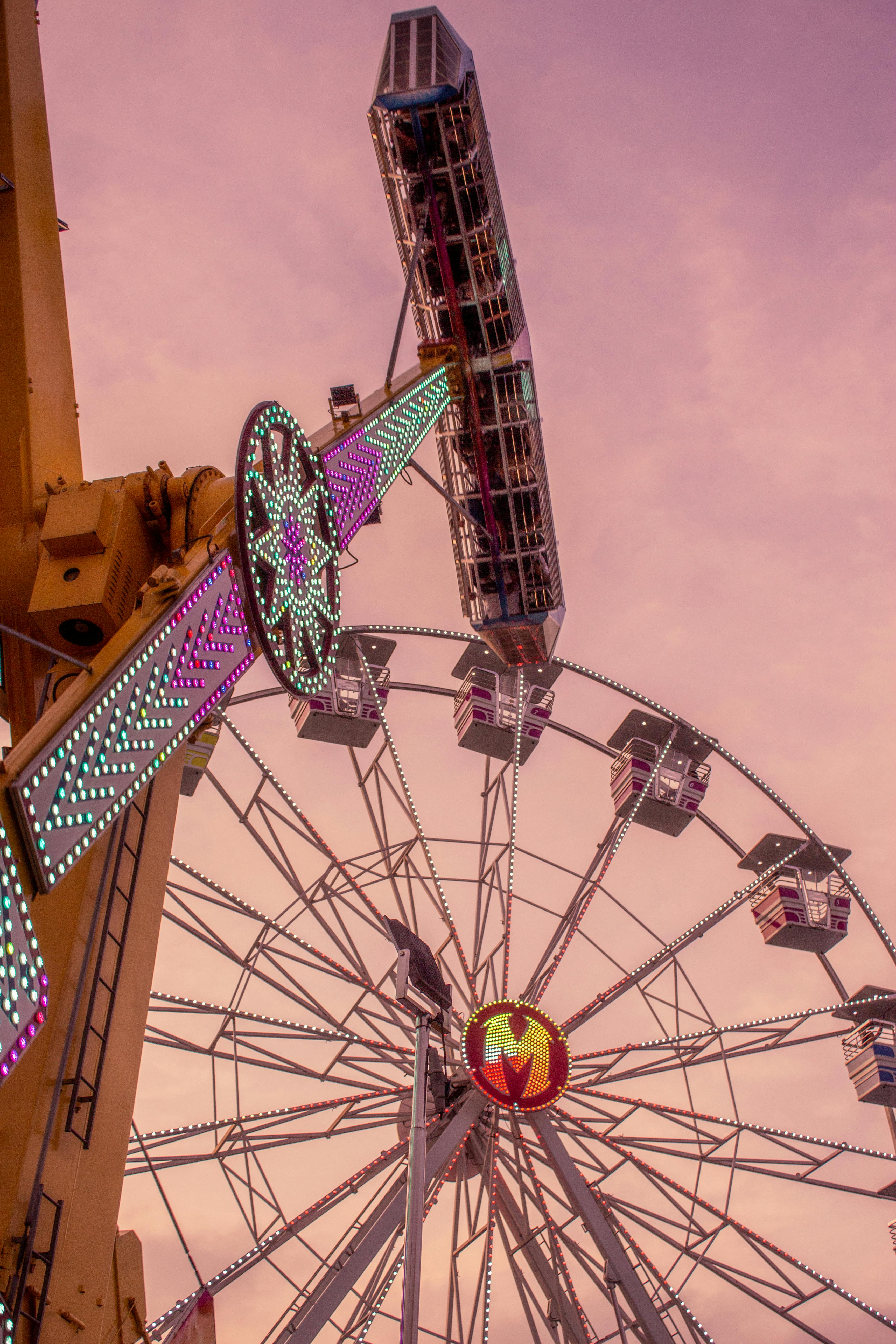 Ferris Wheel During Golden Hour · Free Stock Photo
