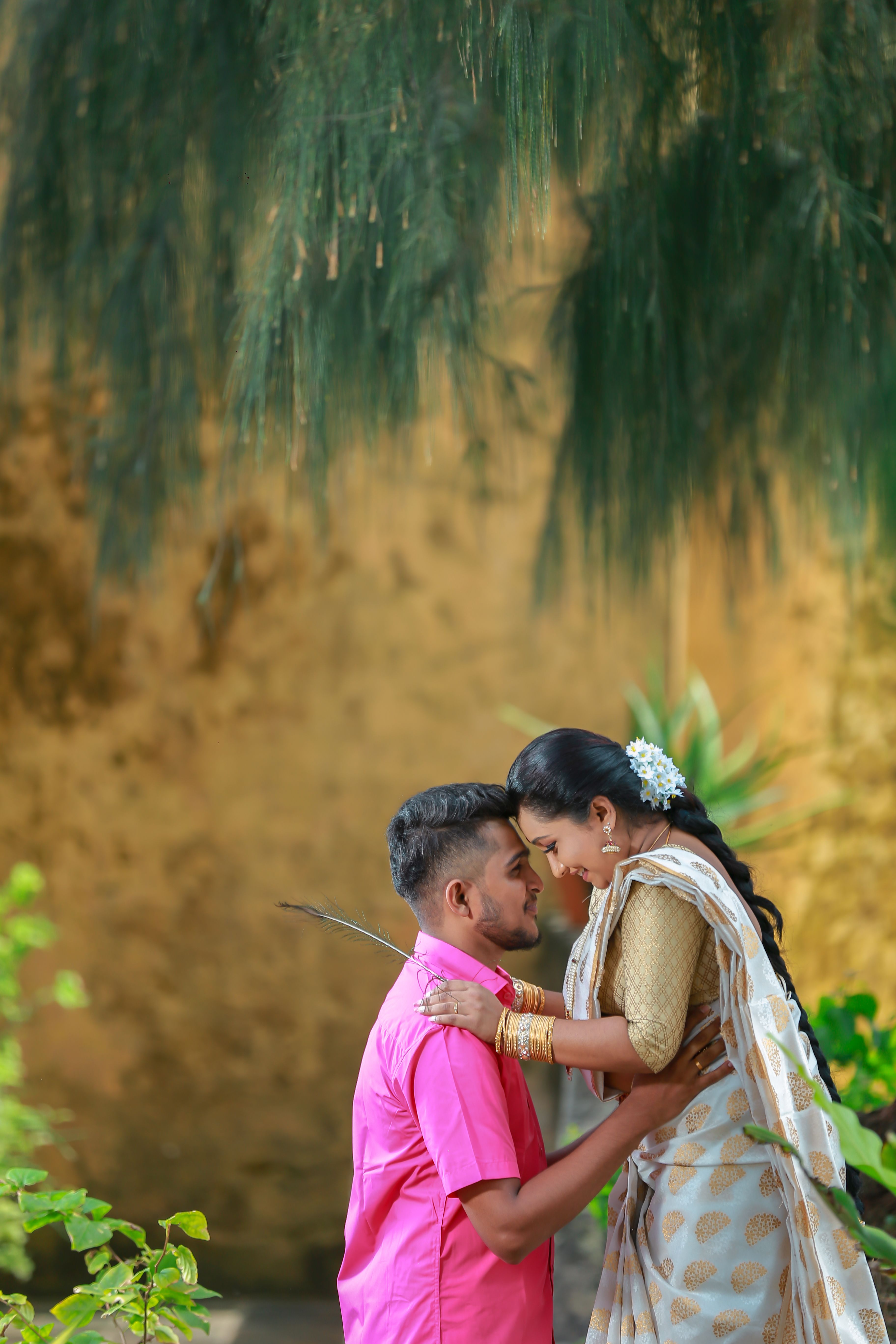 Man Kissing Brunette Woman · Free Stock Photo