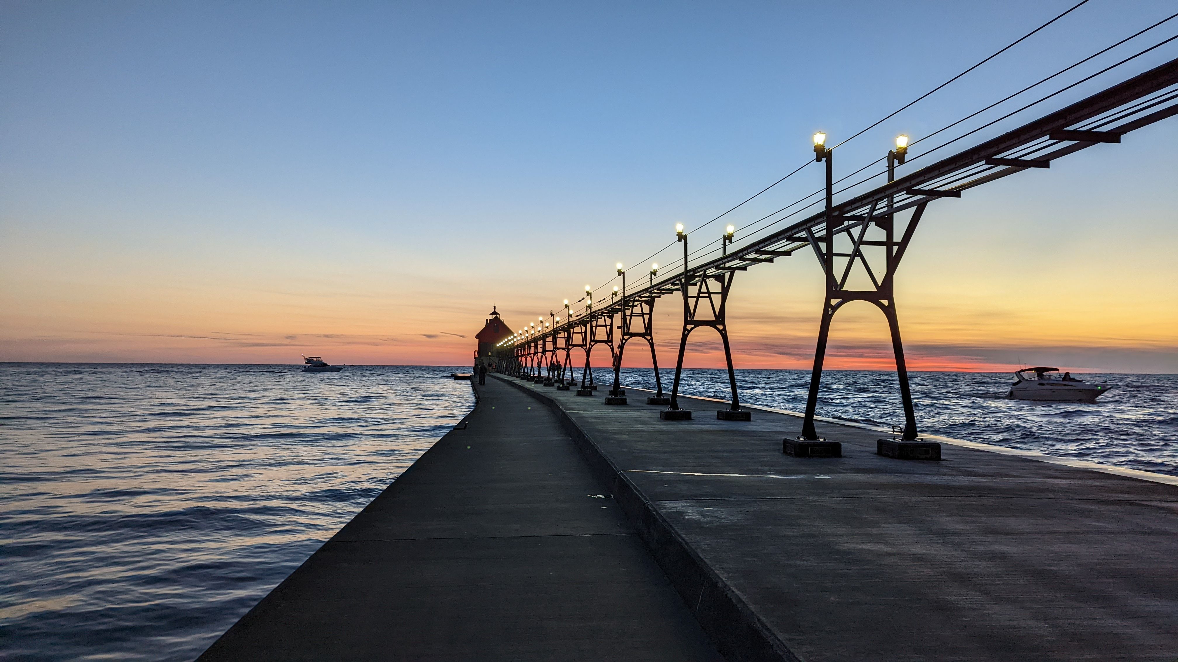 South Haven Pier and Lighthouse, Michigan, United States · Free Stock Photo