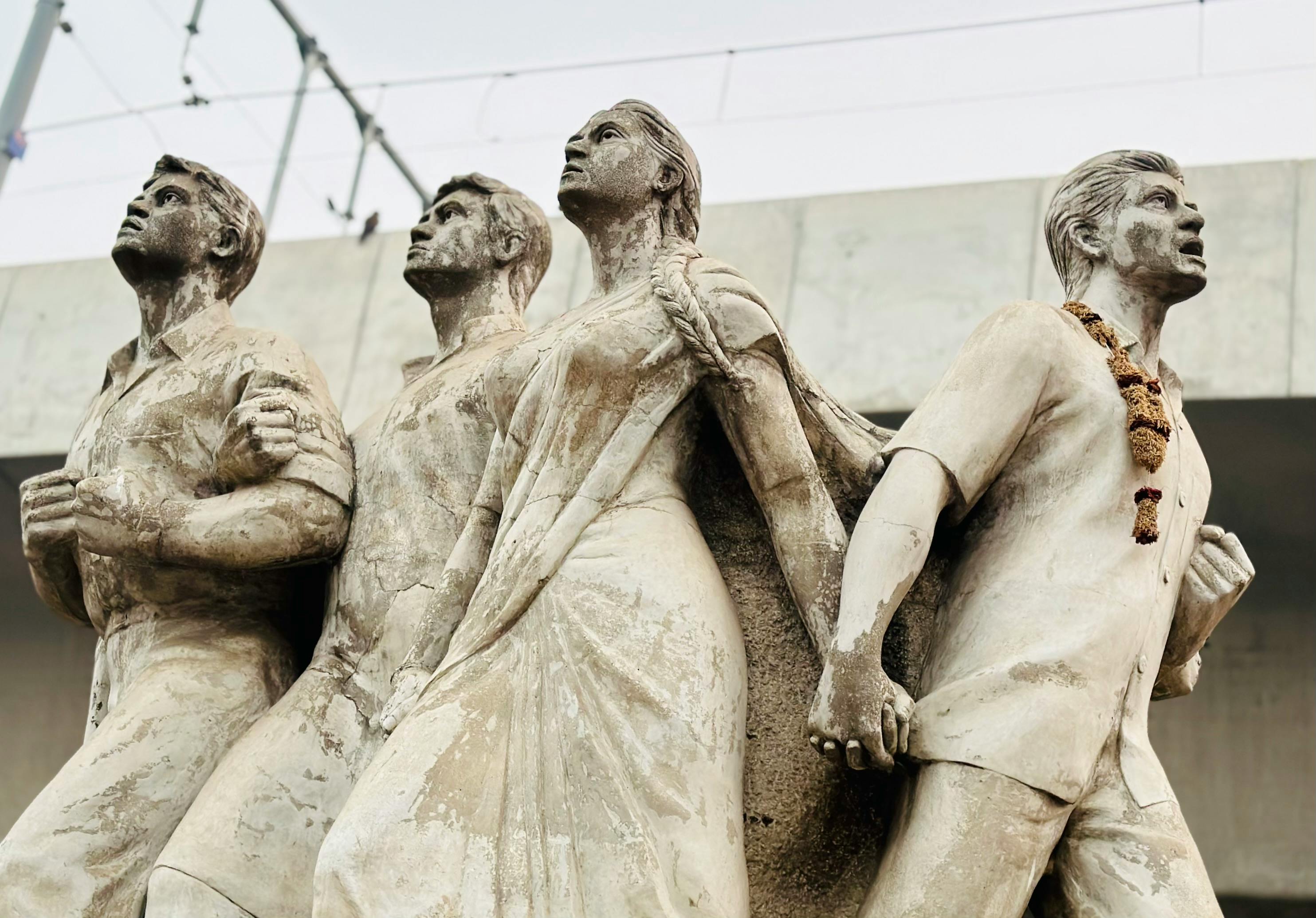 Sculpture of People Holding Hands · Free Stock Photo