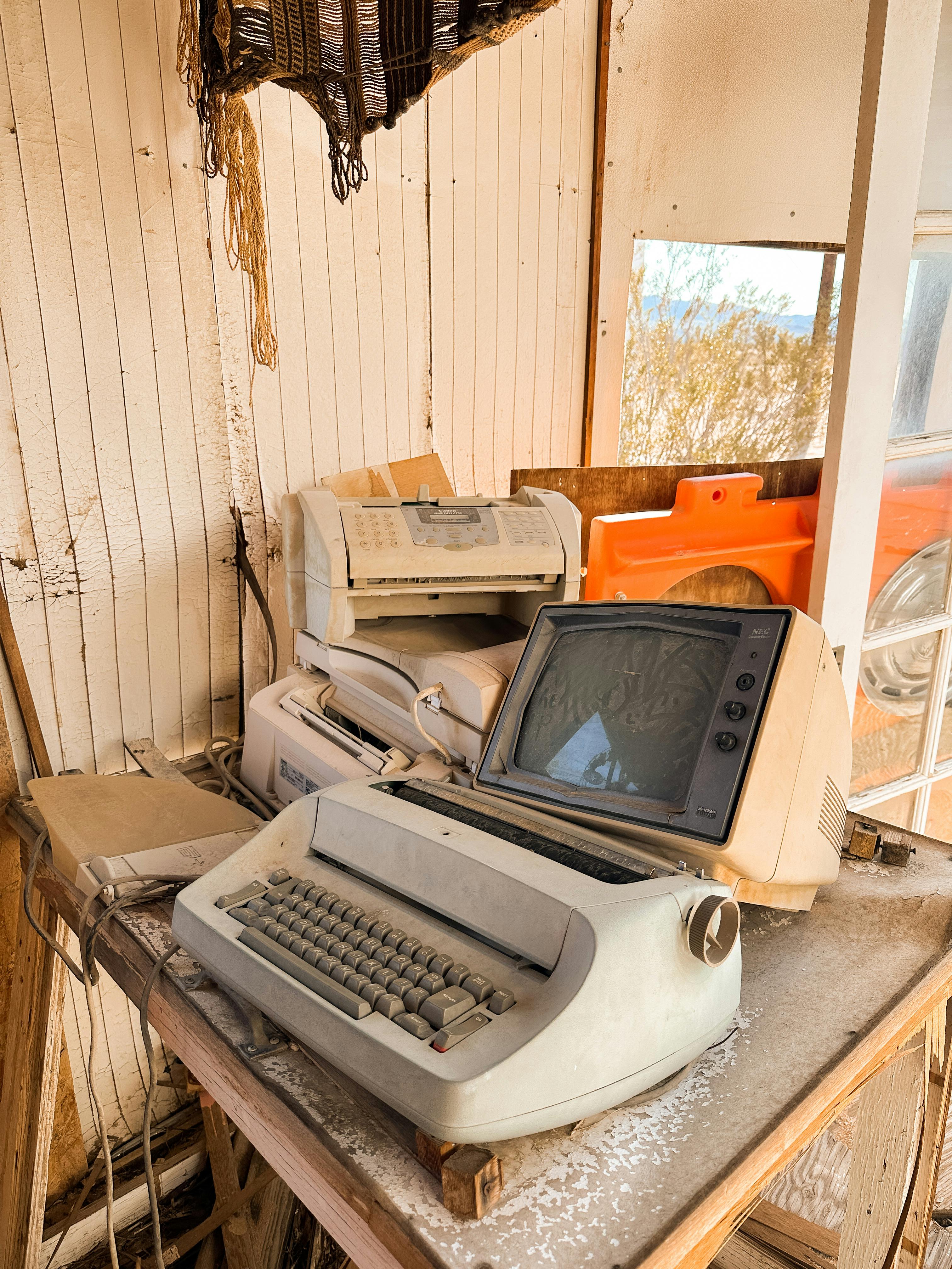 95.818+ Fotos y Imágenes de Mesa rota Gratis · Banco de Fotos Gratis