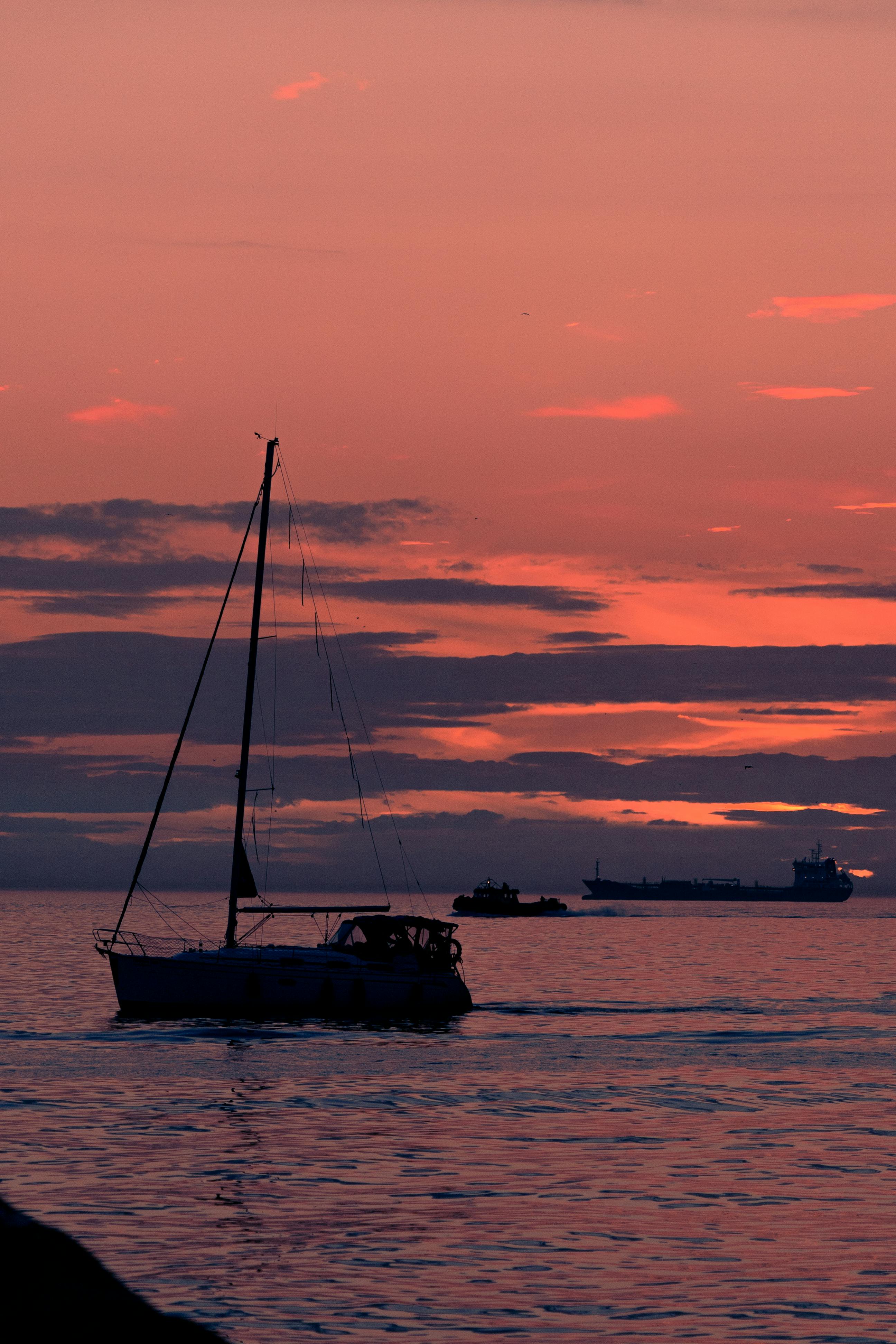Red Sky over Sailboat at Dusk · Free Stock Photo