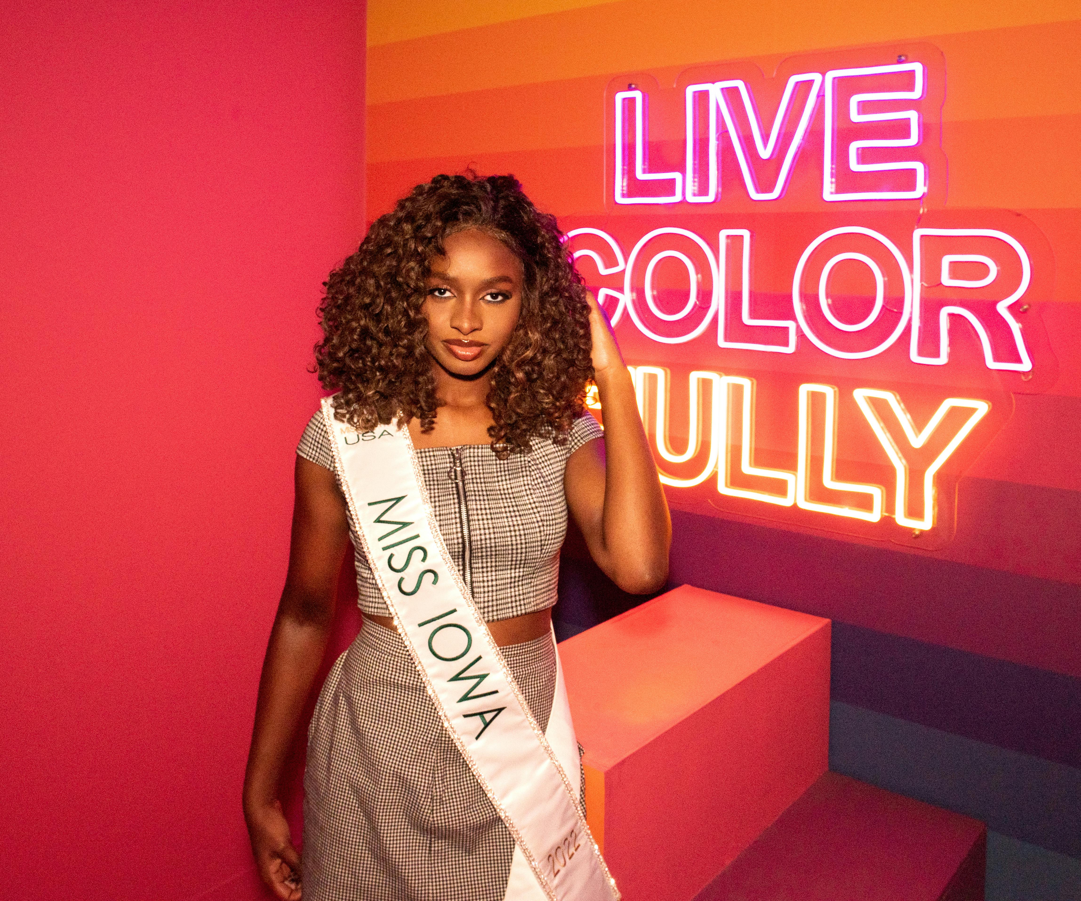 Beautiful Miss of Iowa at Public Show · Free Stock Photo