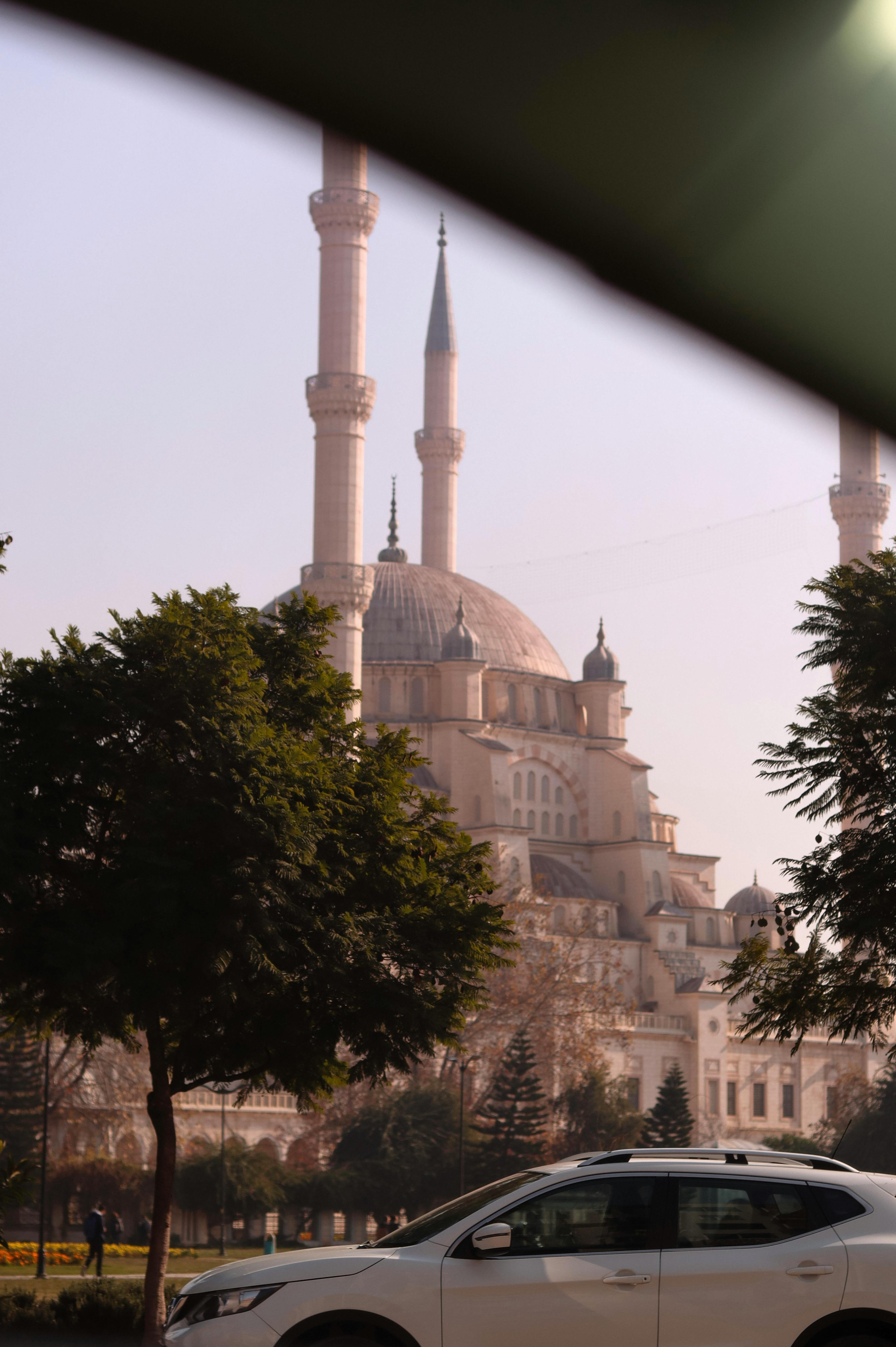 Mosque with Minaret Towers · Free Stock Photo