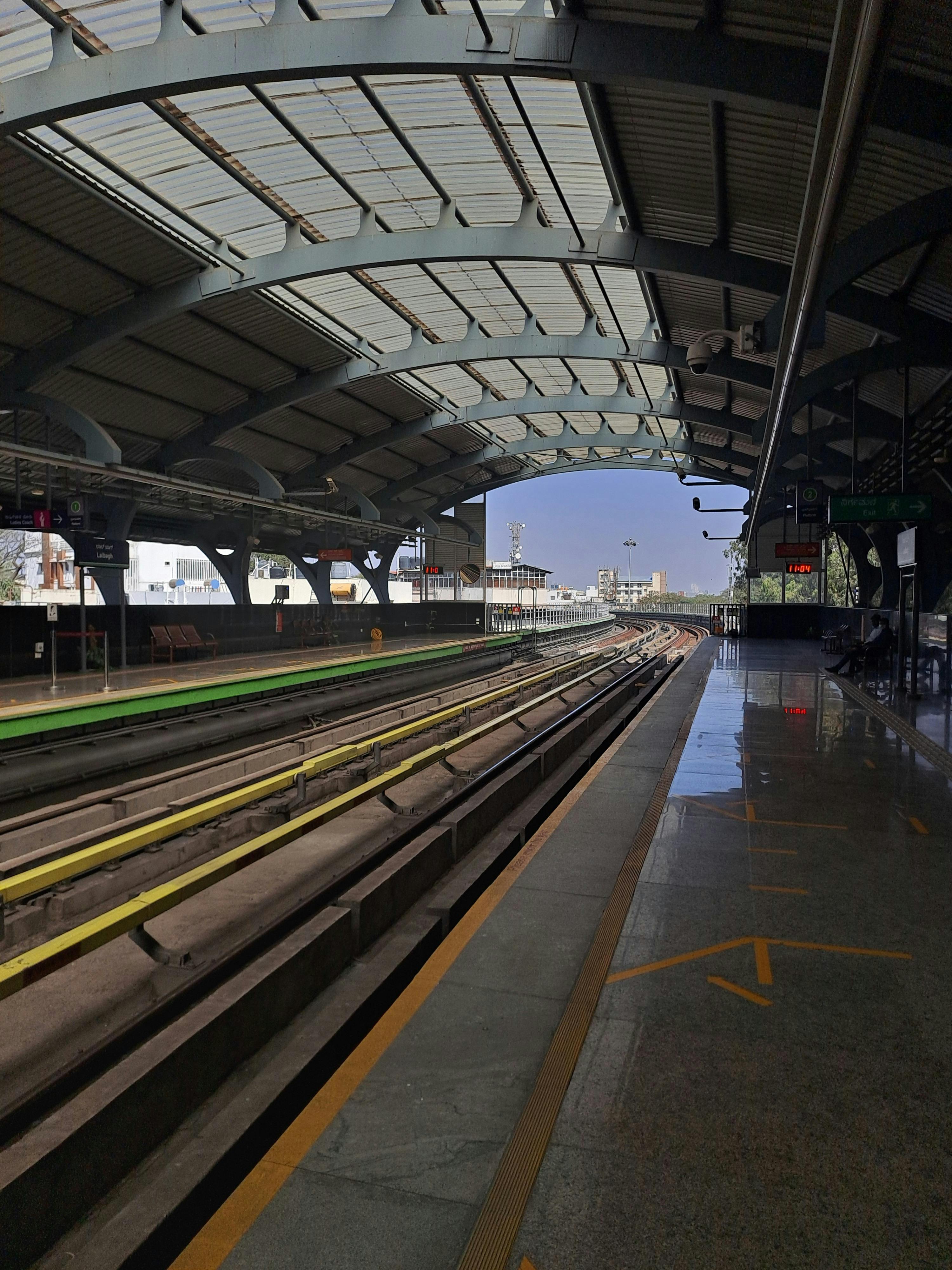 Foto de stock gratuita sobre adentro, andén, arquitectura, arquitectura ...