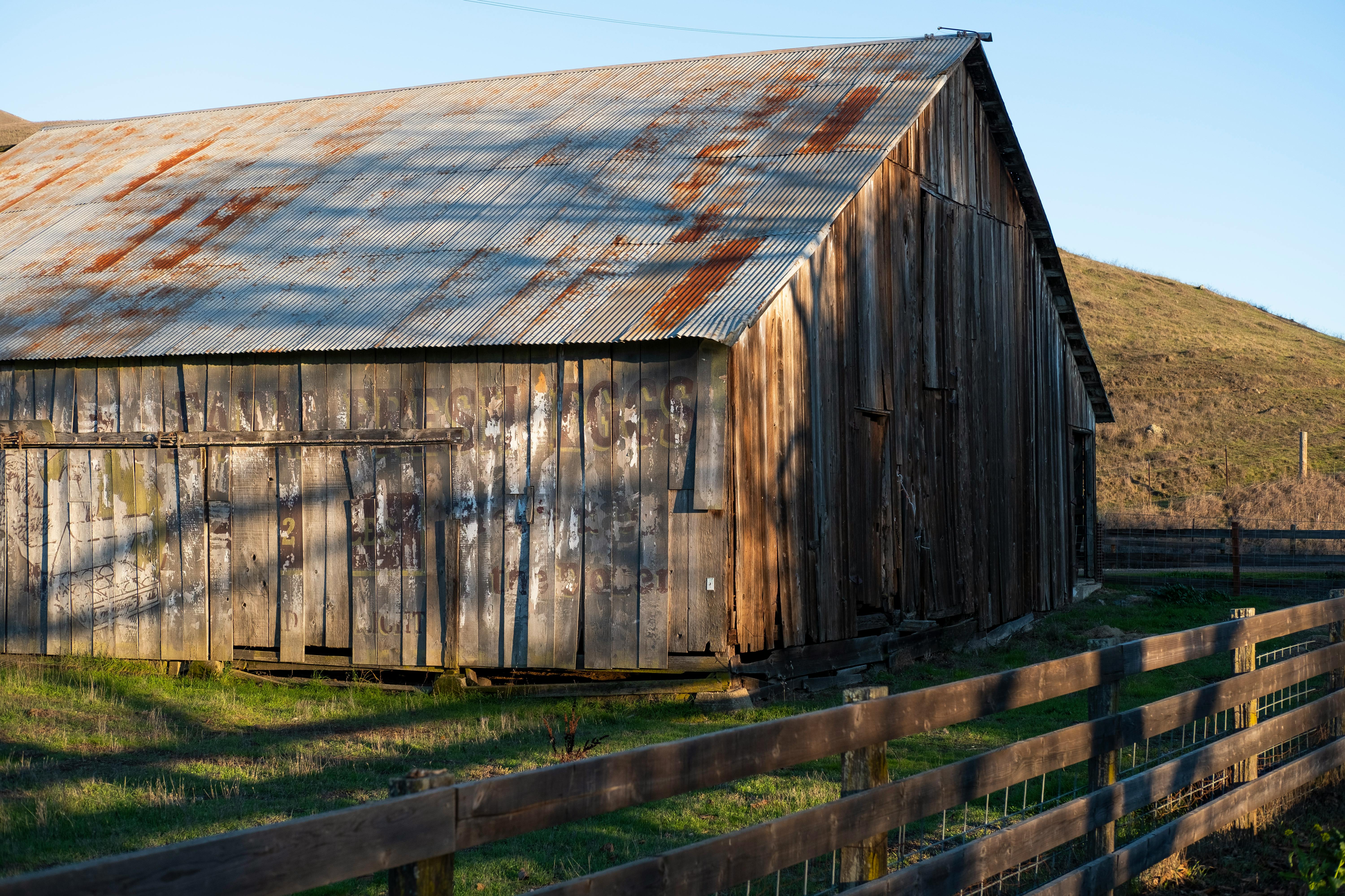 Barn with Rusty Metal Rooftop · Free Stock Photo