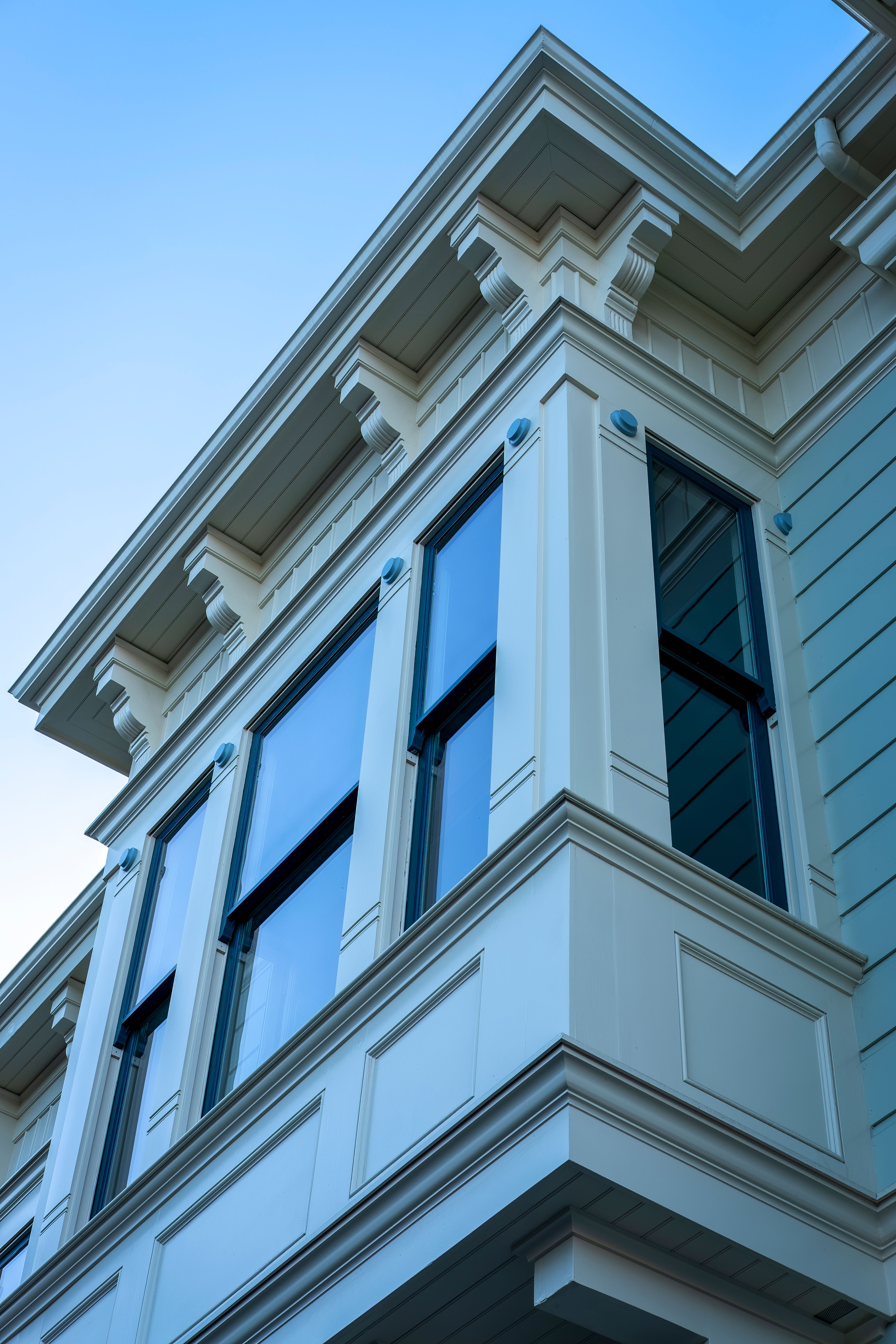 Windows in Facade of Classic Building · Free Stock Photo