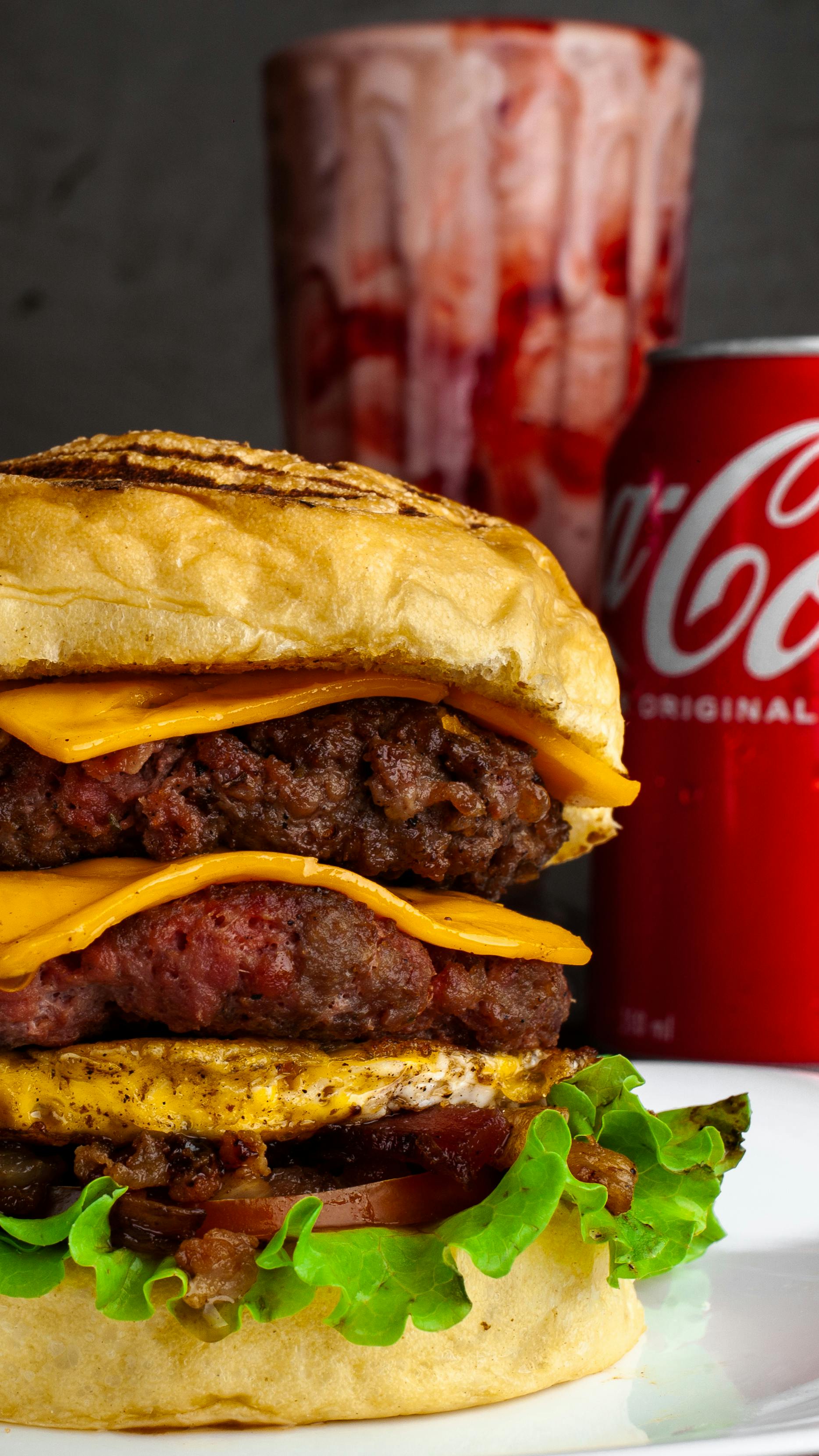 Close up of Cheeseburger · Free Stock Photo