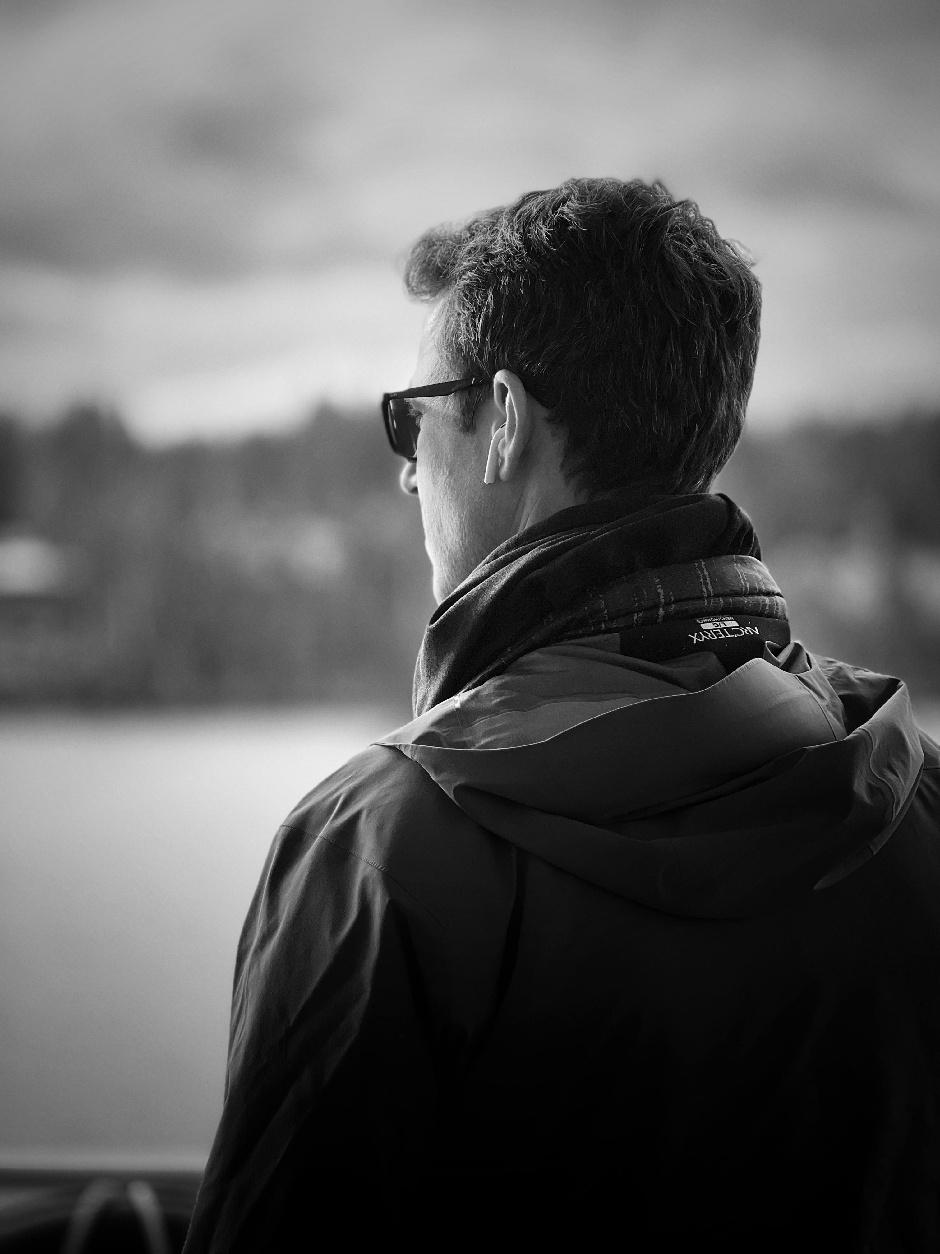 Woman Back in Black and White · Free Stock Photo