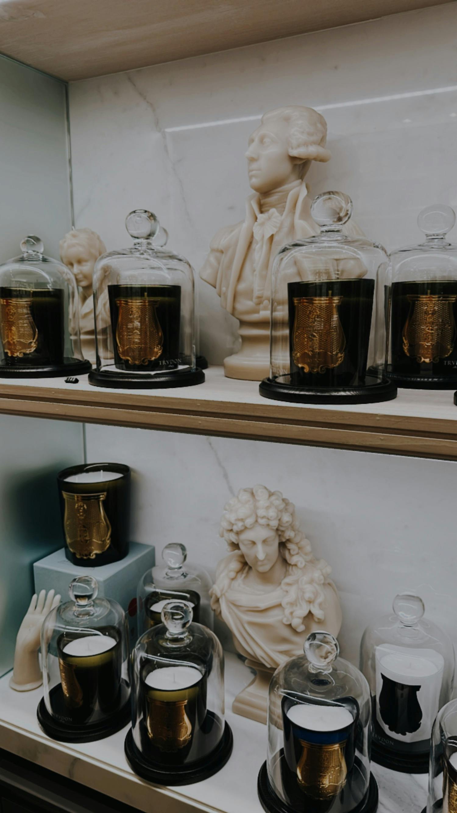 A shelf with various jars and statues · Free Stock Photo