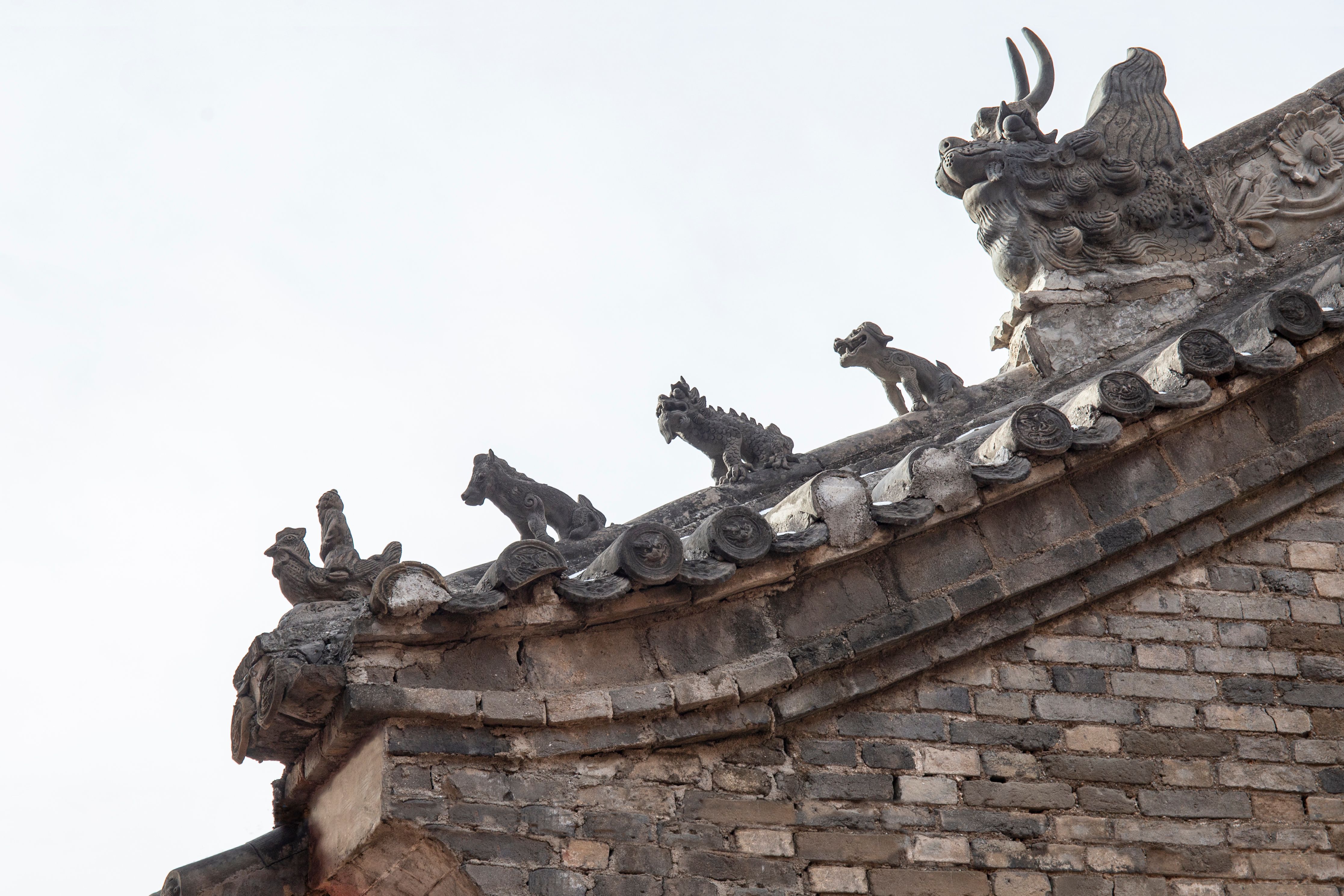 Sculptures on Roof · Free Stock Photo