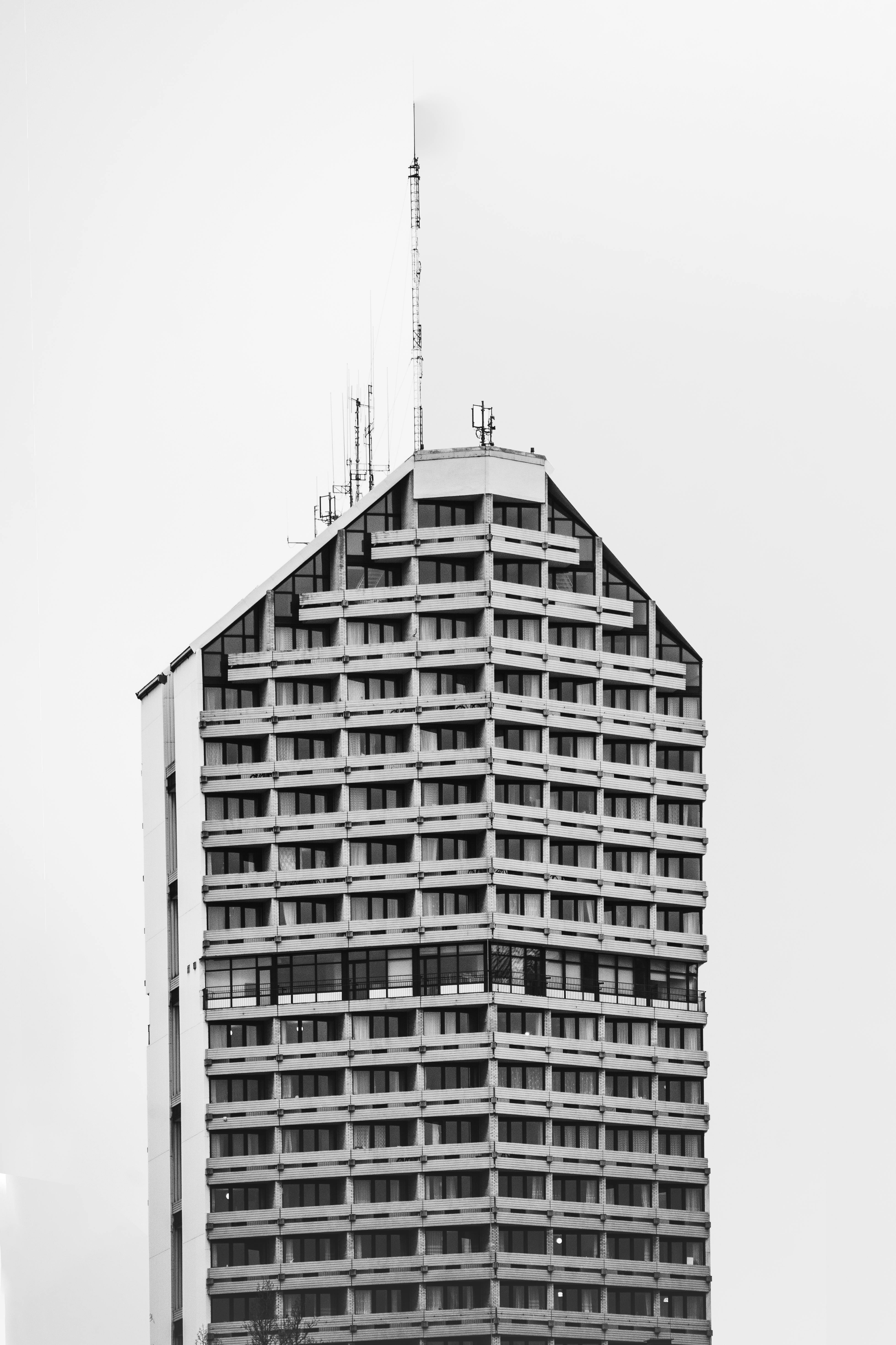 Monochromatic building · Free Stock Photo