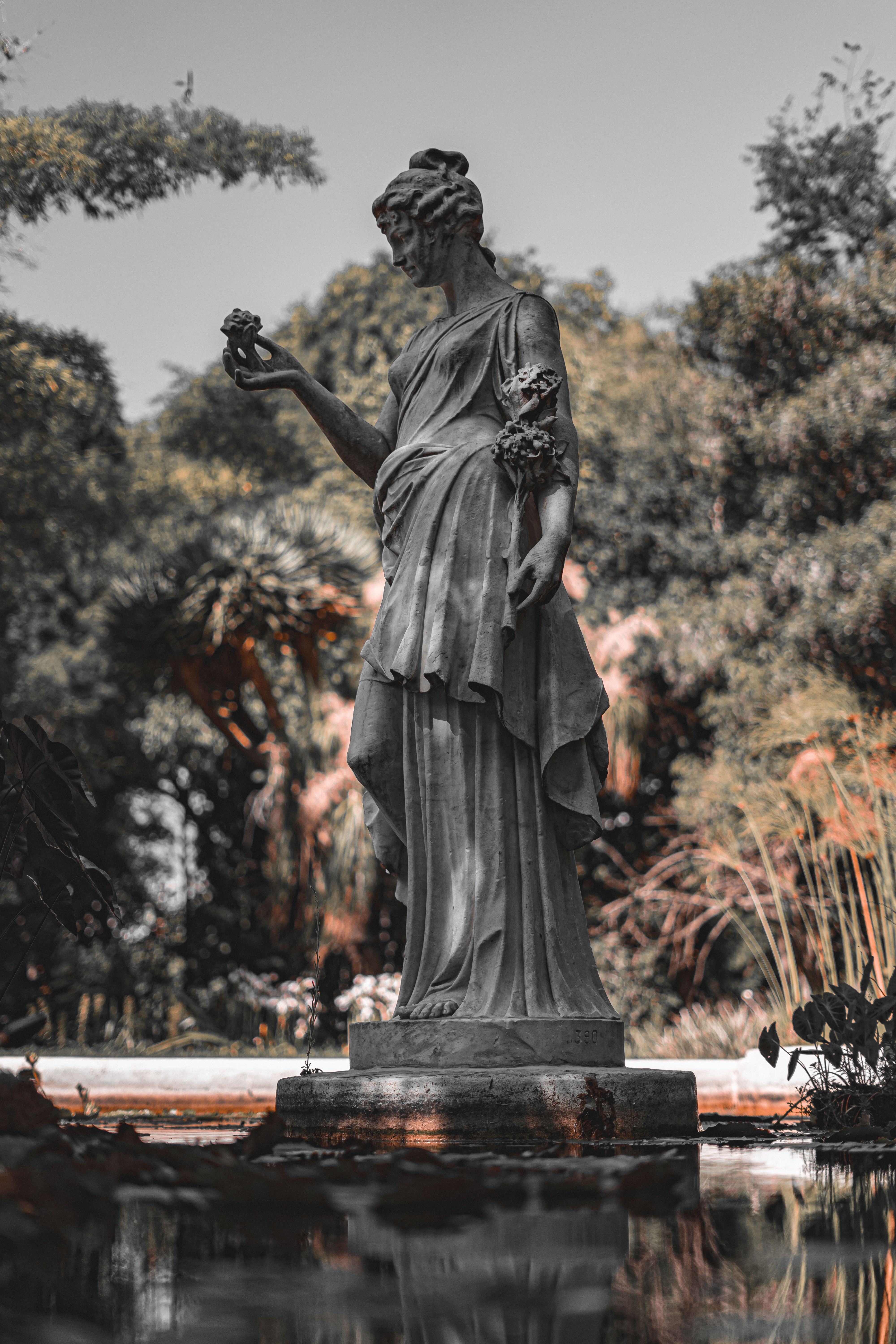 Marbel Sculpture on Pond · Free Stock Photo