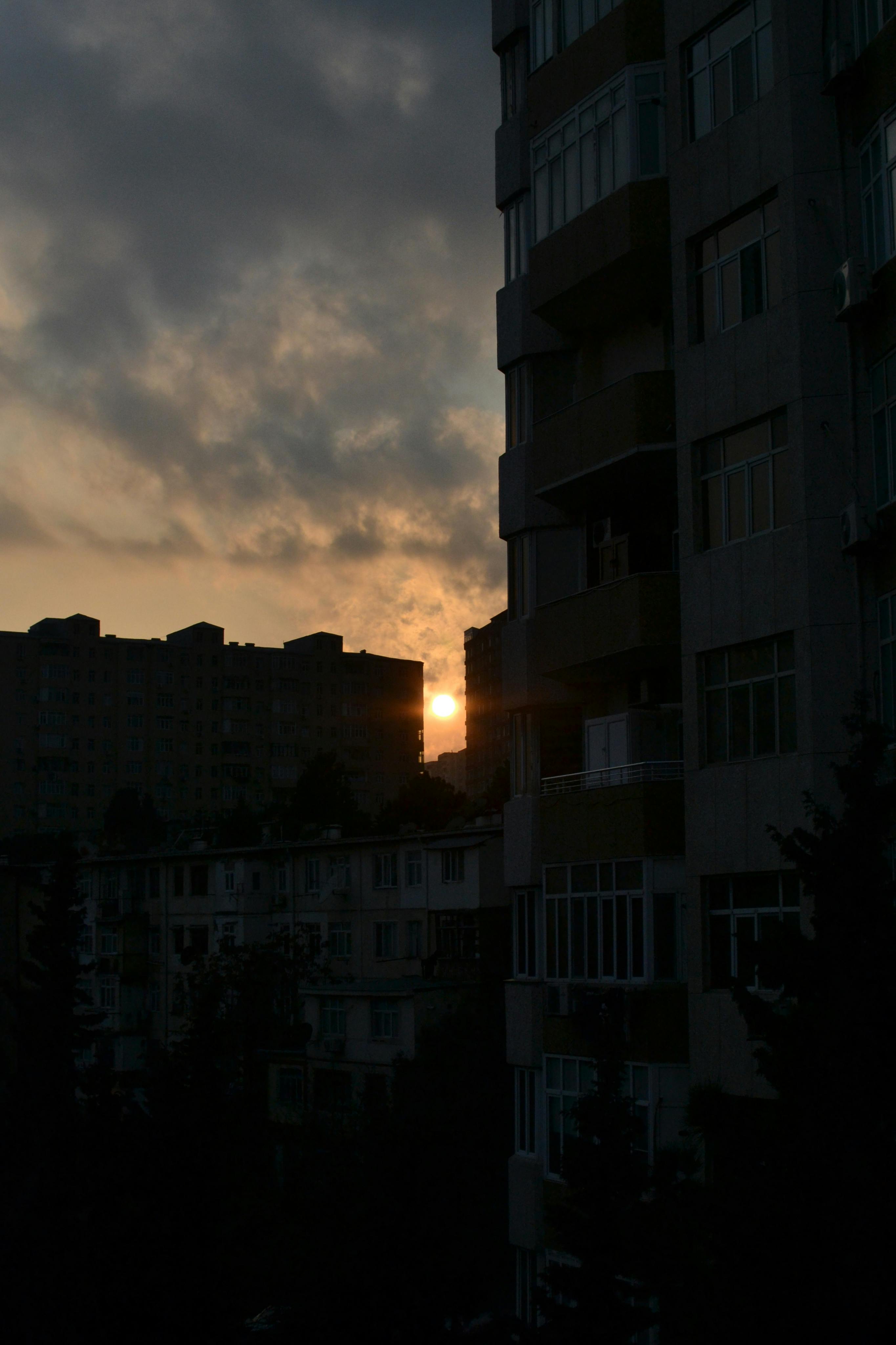 Buildings with Apartments at Sunset · Free Stock Photo