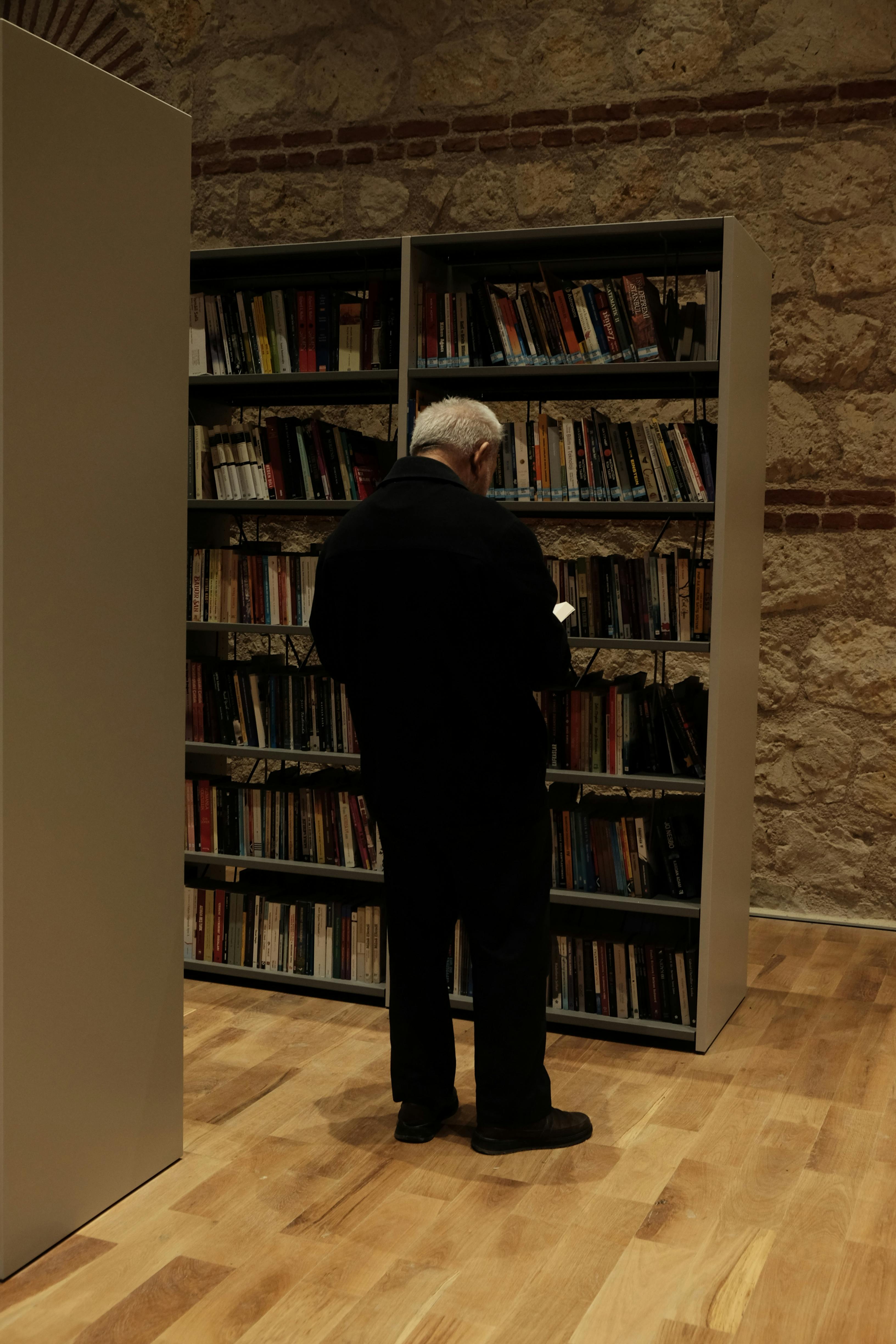 Man in Library · Free Stock Photo