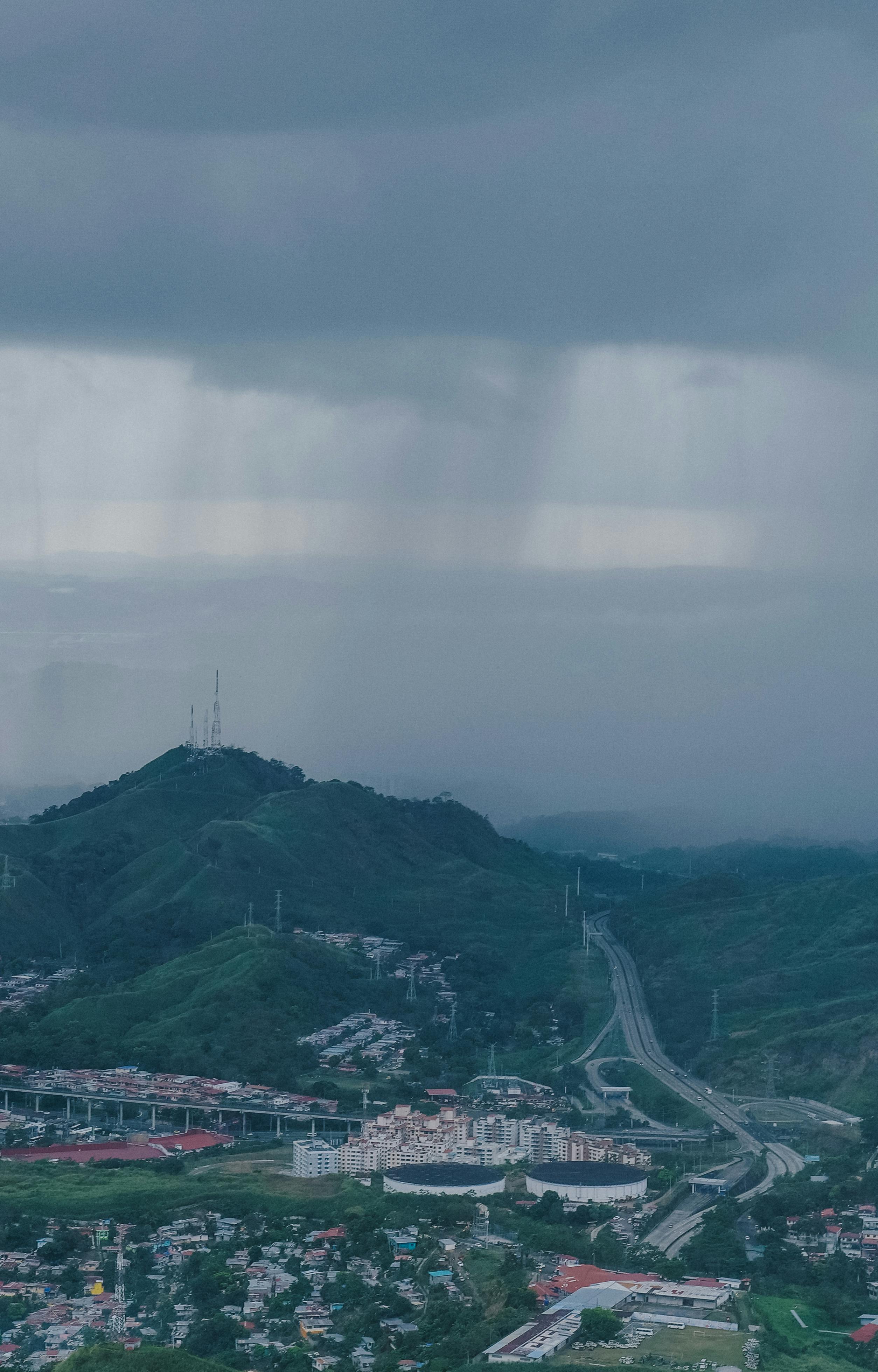 Overcast over Highway · Free Stock Photo