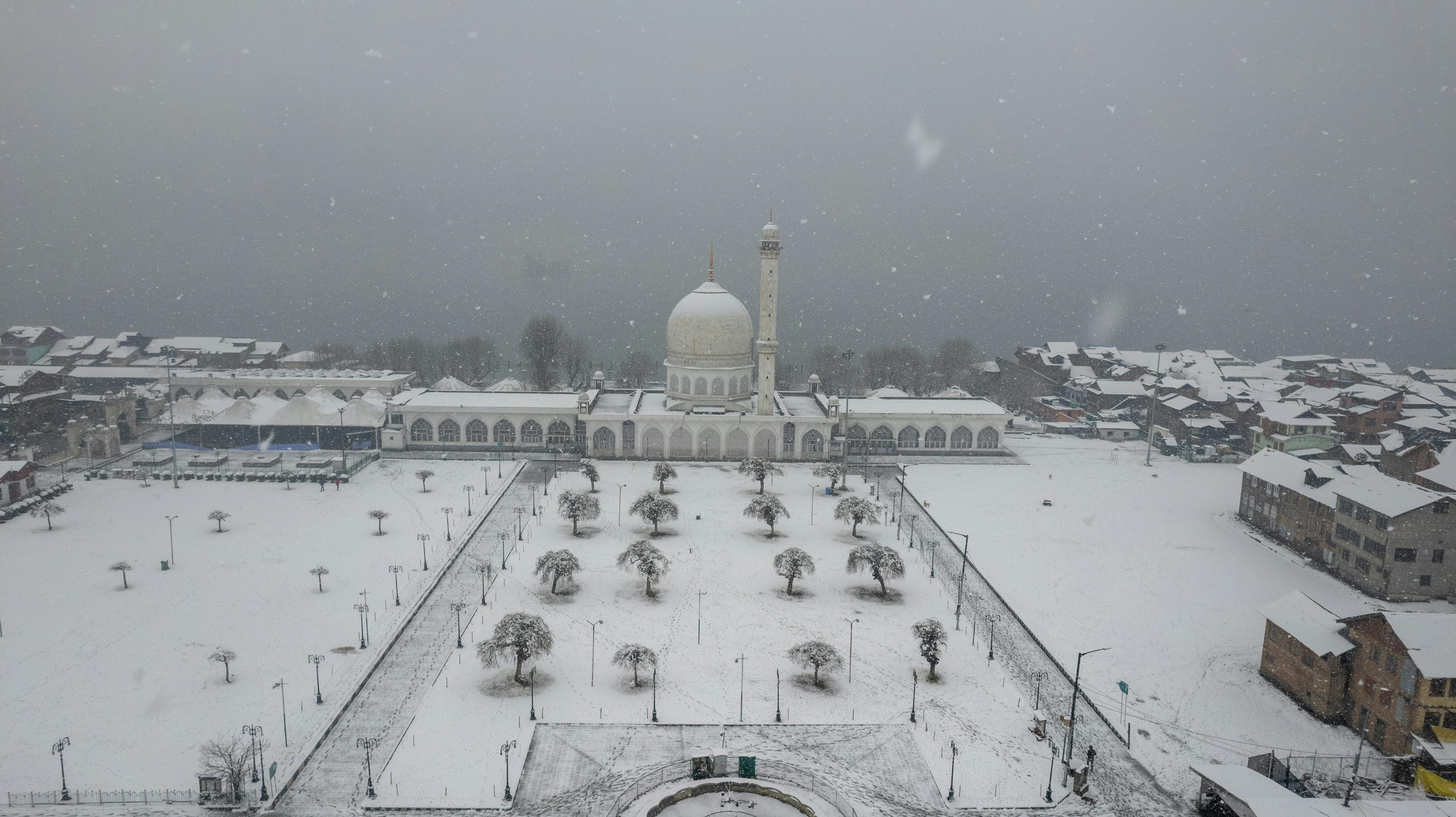 Dargah Hazratbal Shrine in India · Free Stock Photo
