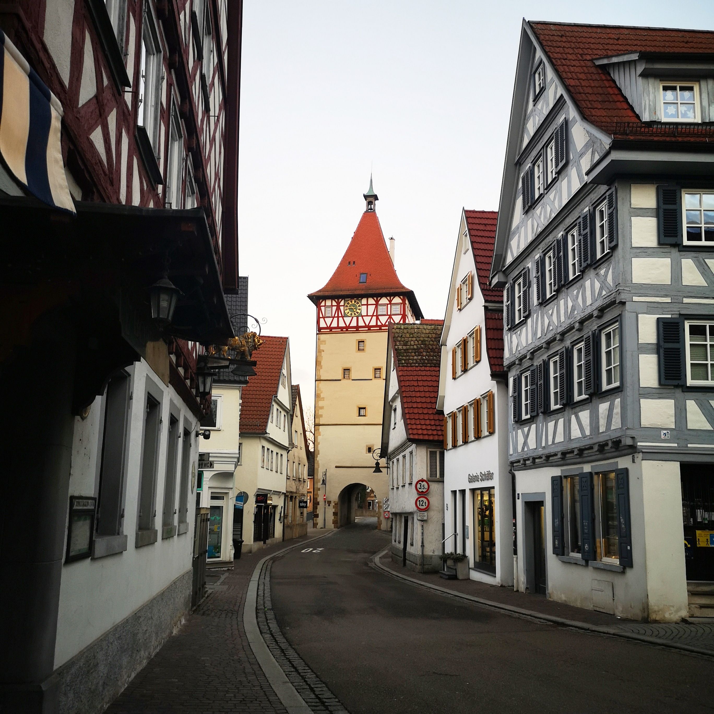 Photo Of An Alley · Free Stock Photo