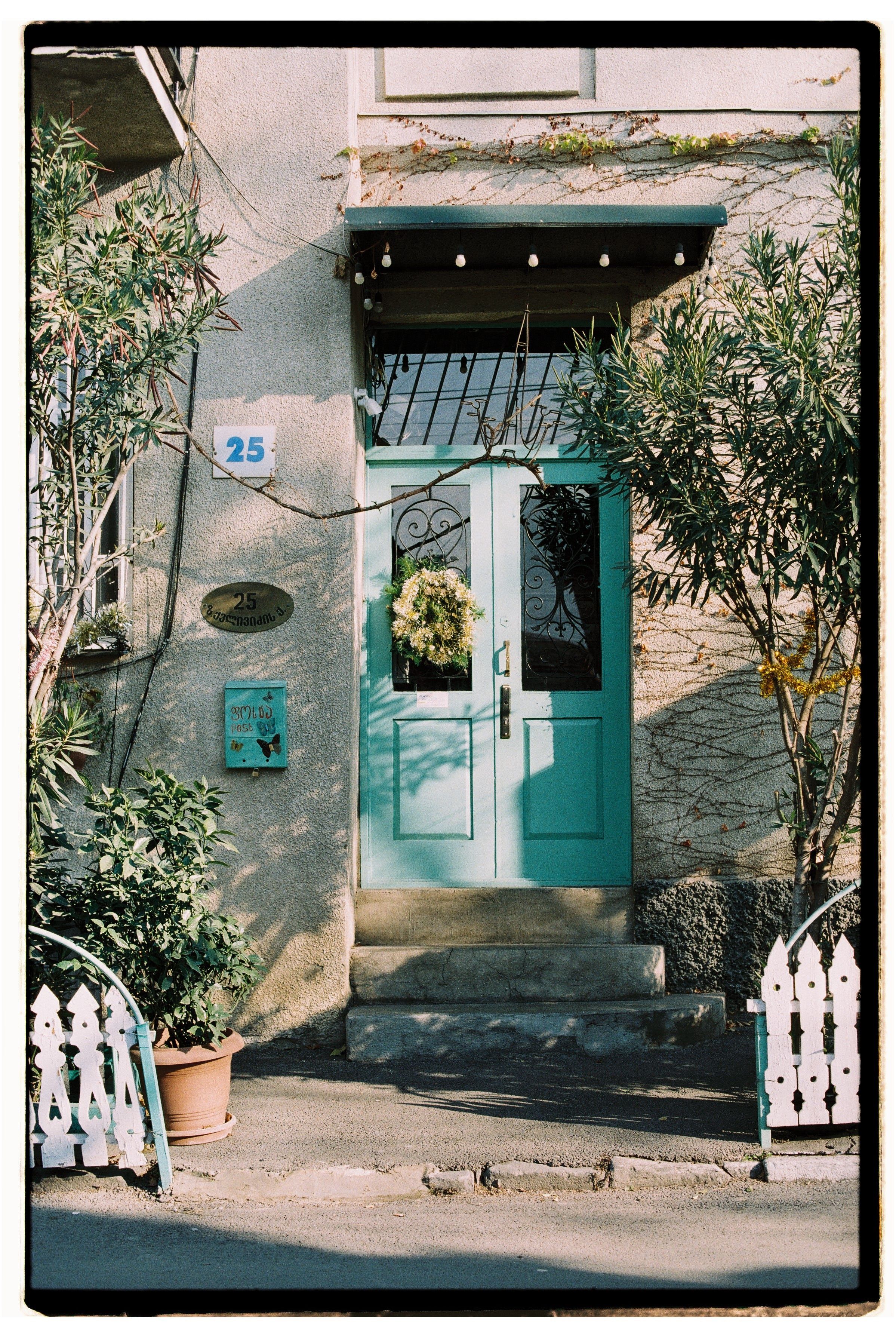 Street and Building Door · Free Stock Photo