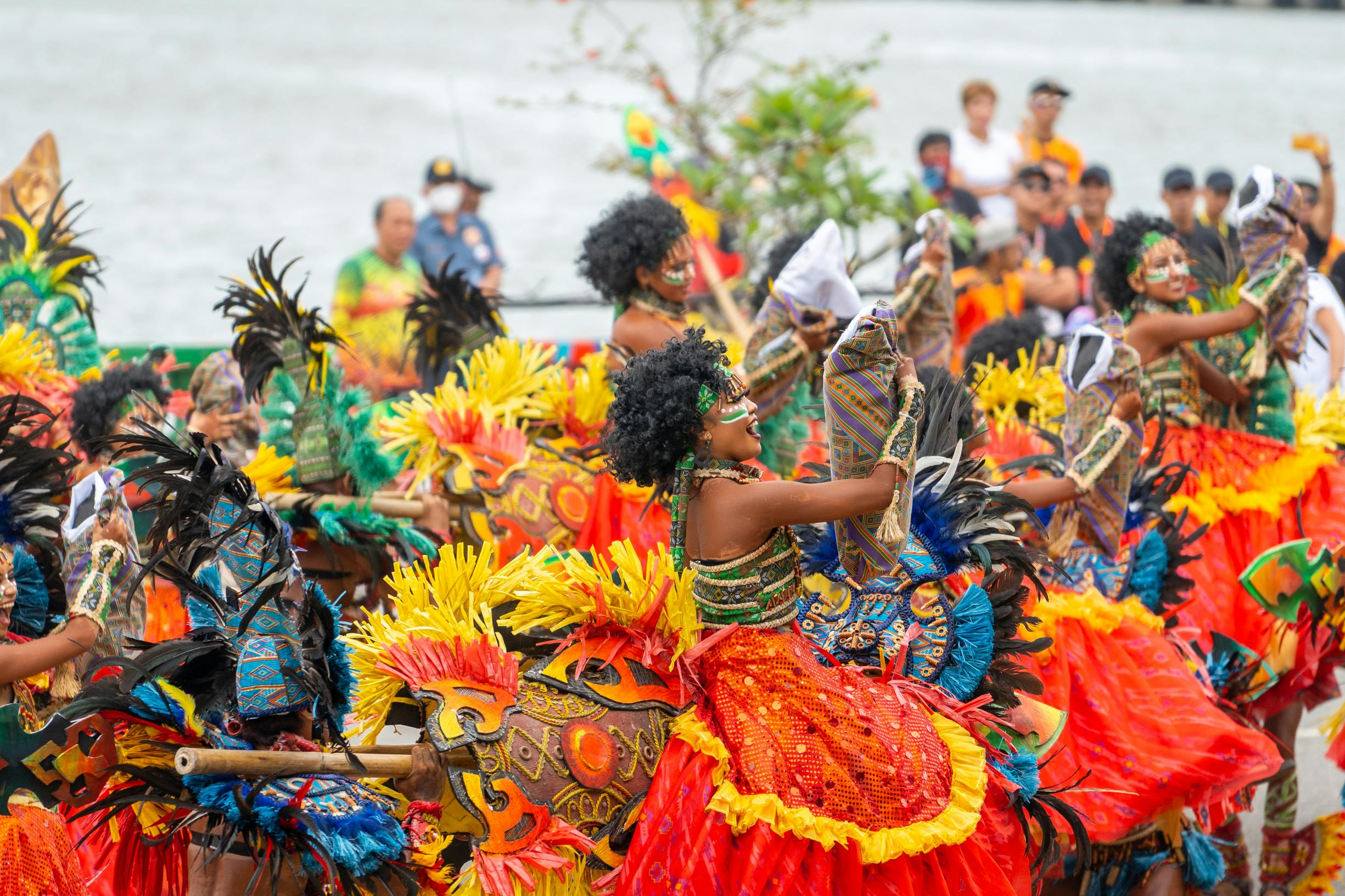 Dançarinos Dançando Samba No Desfile · Foto profissional gratuita