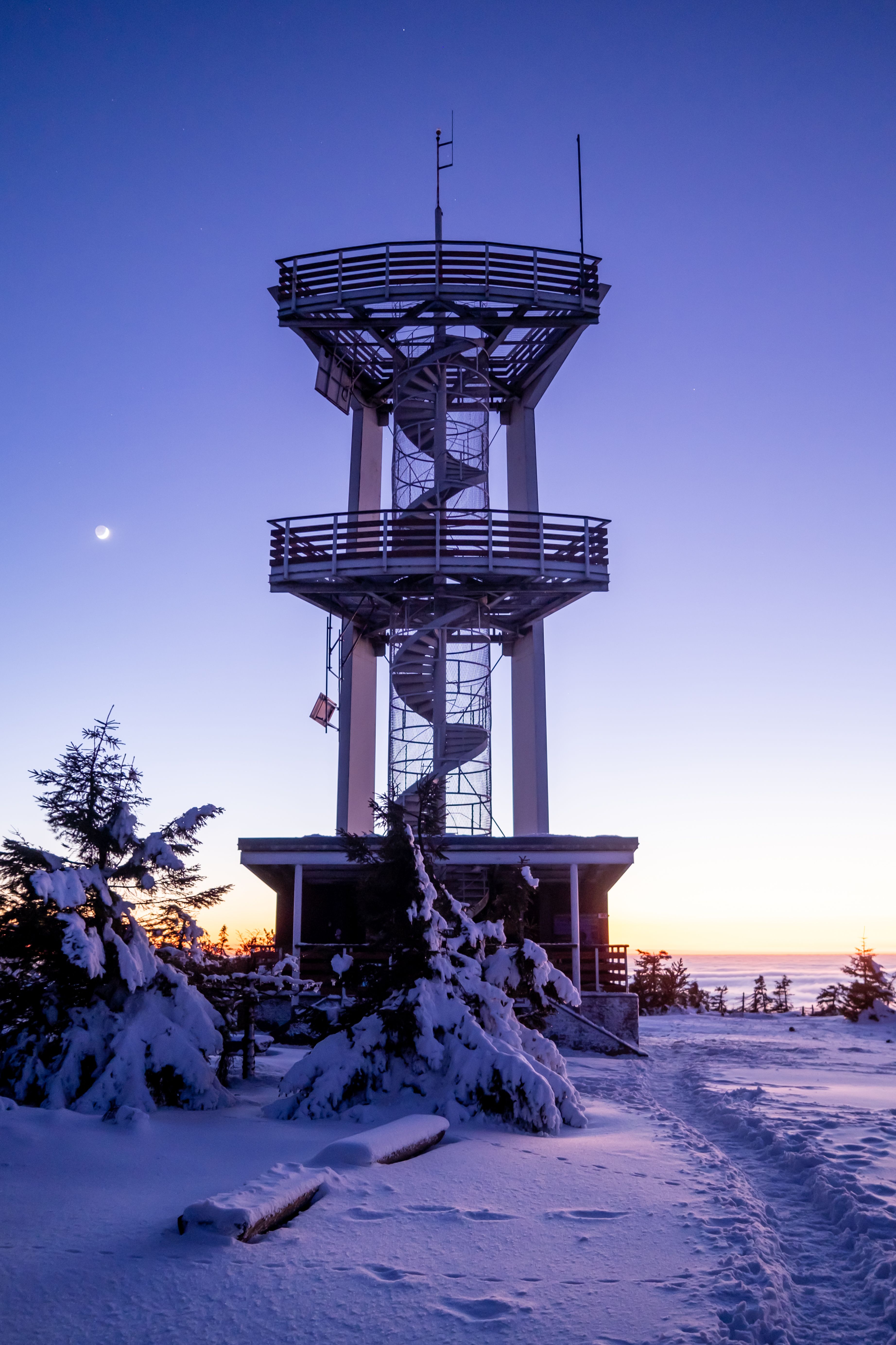 Observation Tower in Winter · Free Stock Photo