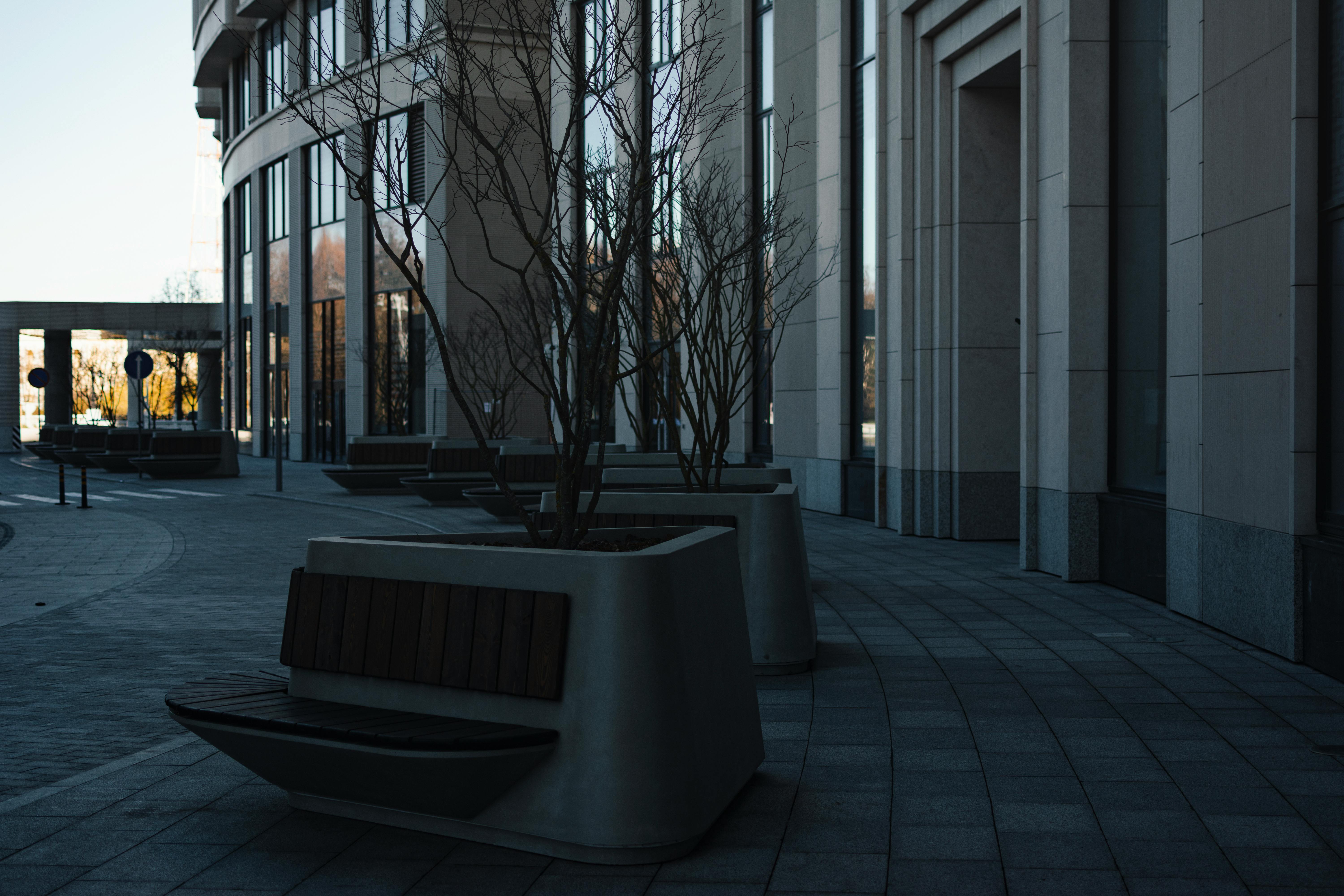 Empty Benches in front of a Modern Building in City · Free Stock Photo
