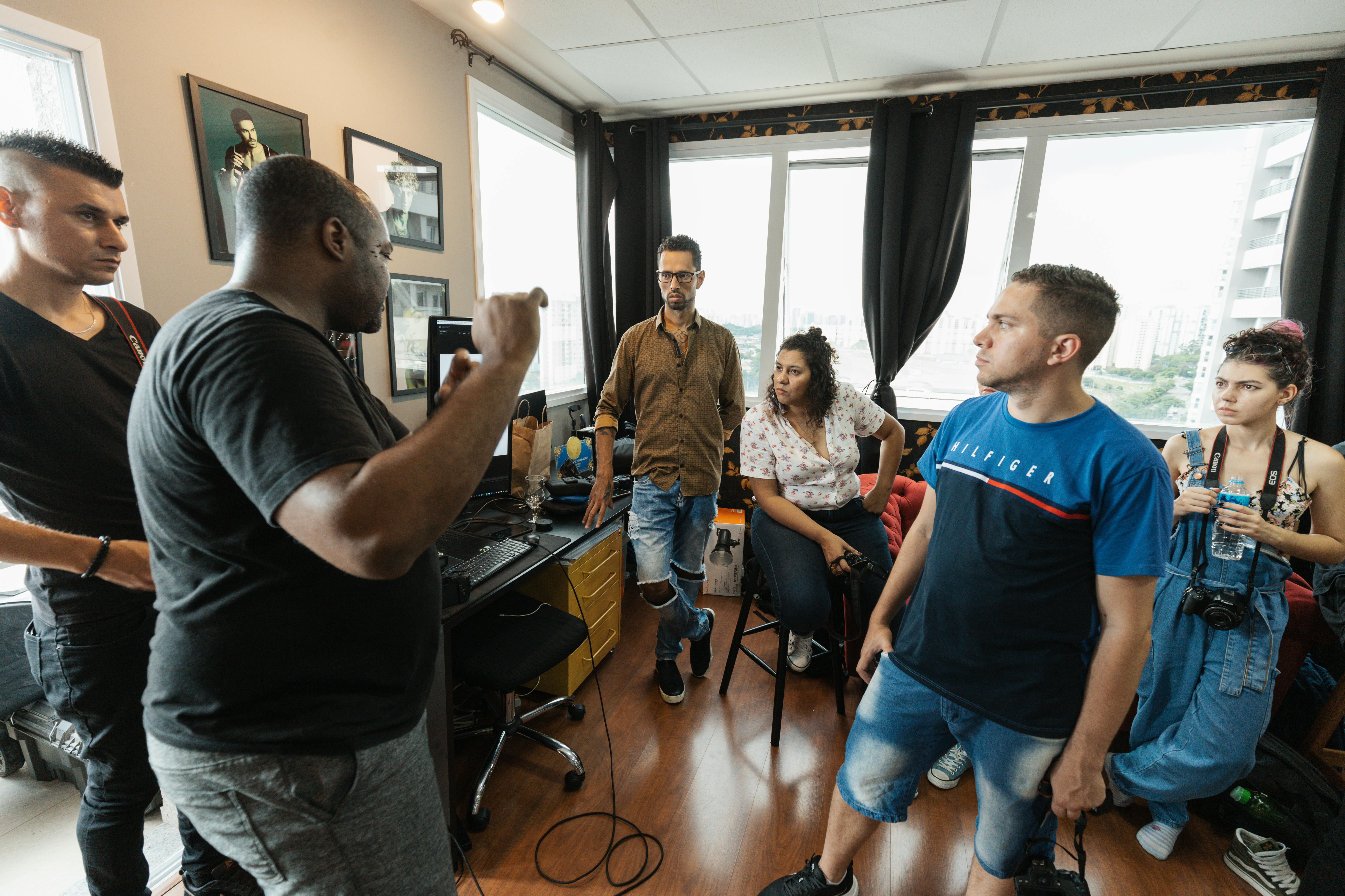 People Talking Together in Room · Free Stock Photo