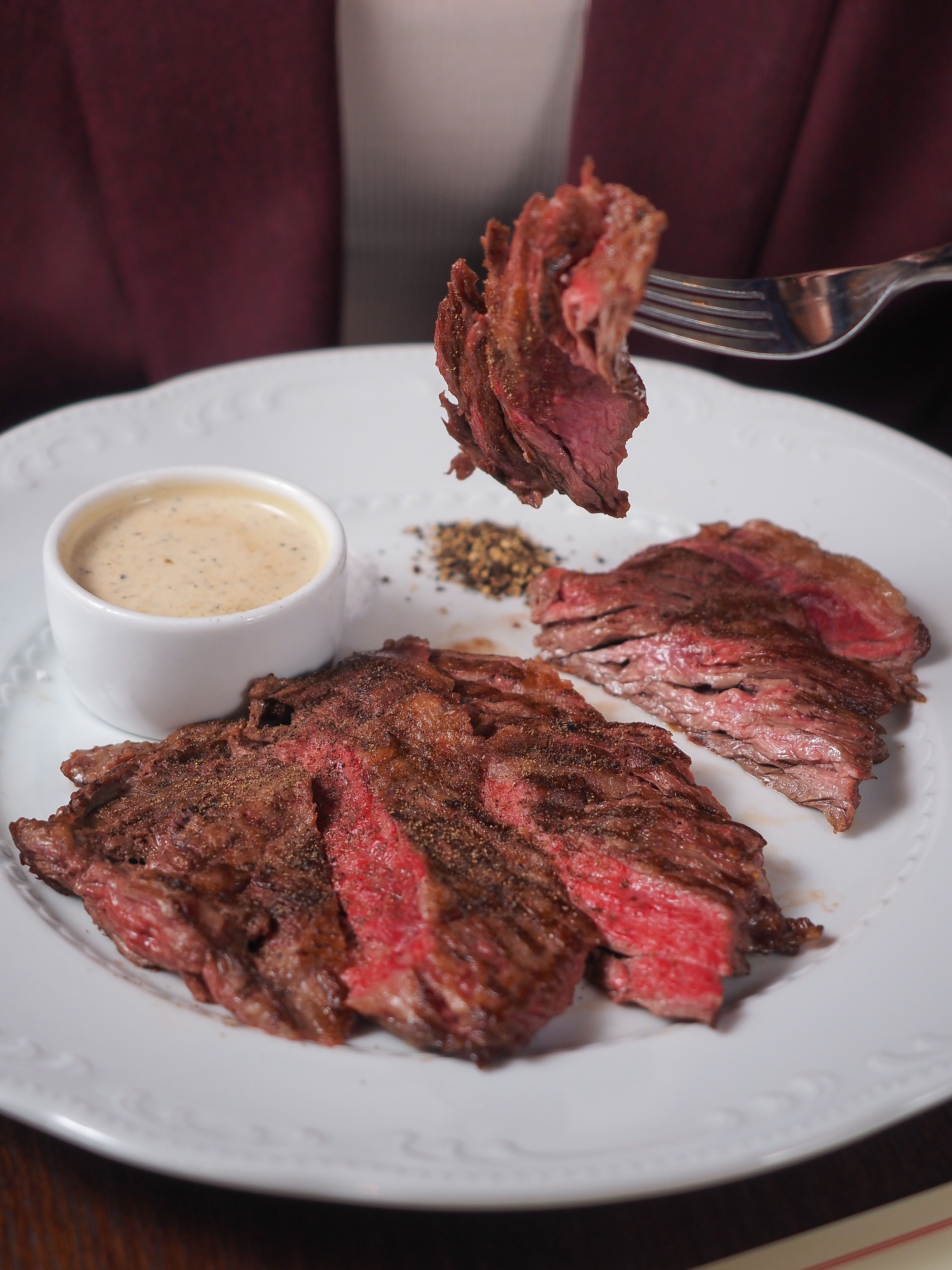 Close-Up Shot of a Steak on a Plate · Free Stock Photo