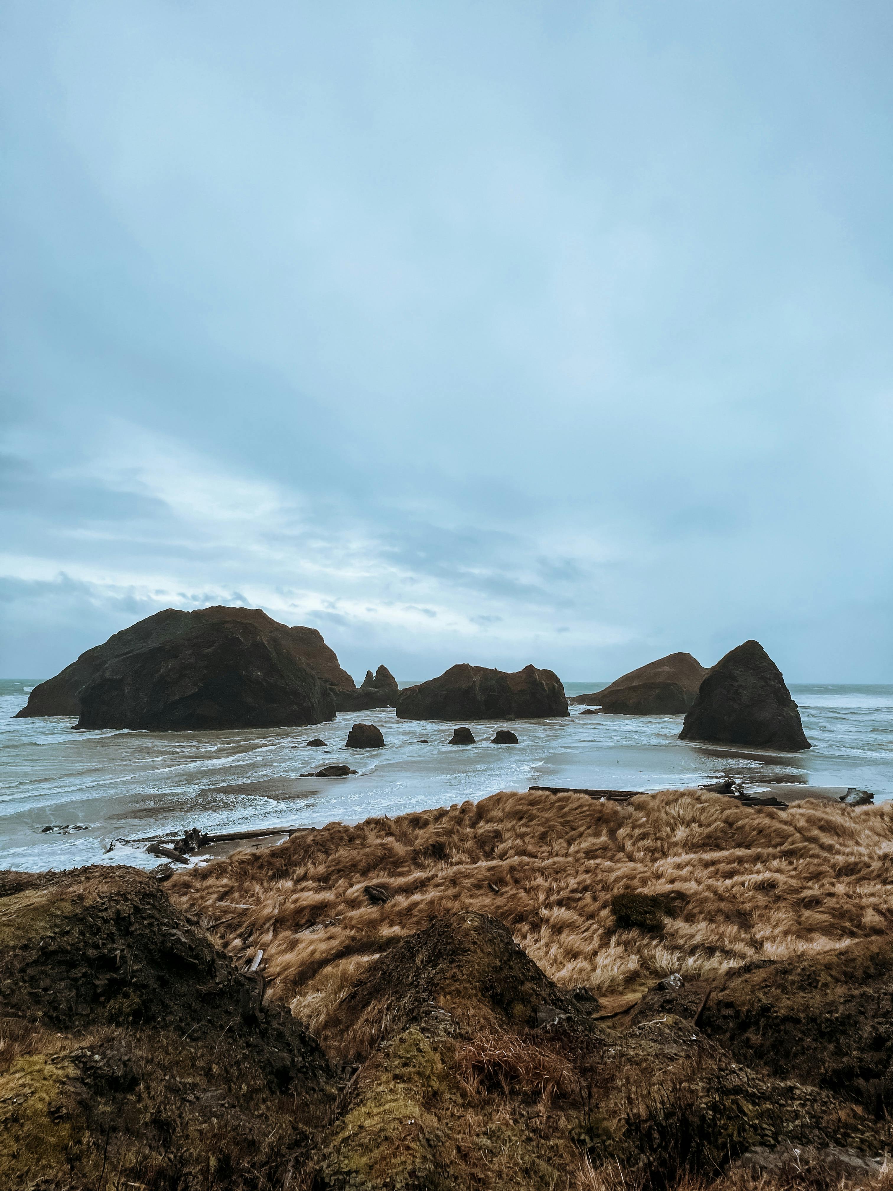 Rocks Forming Arch on Beach · Free Stock Photo