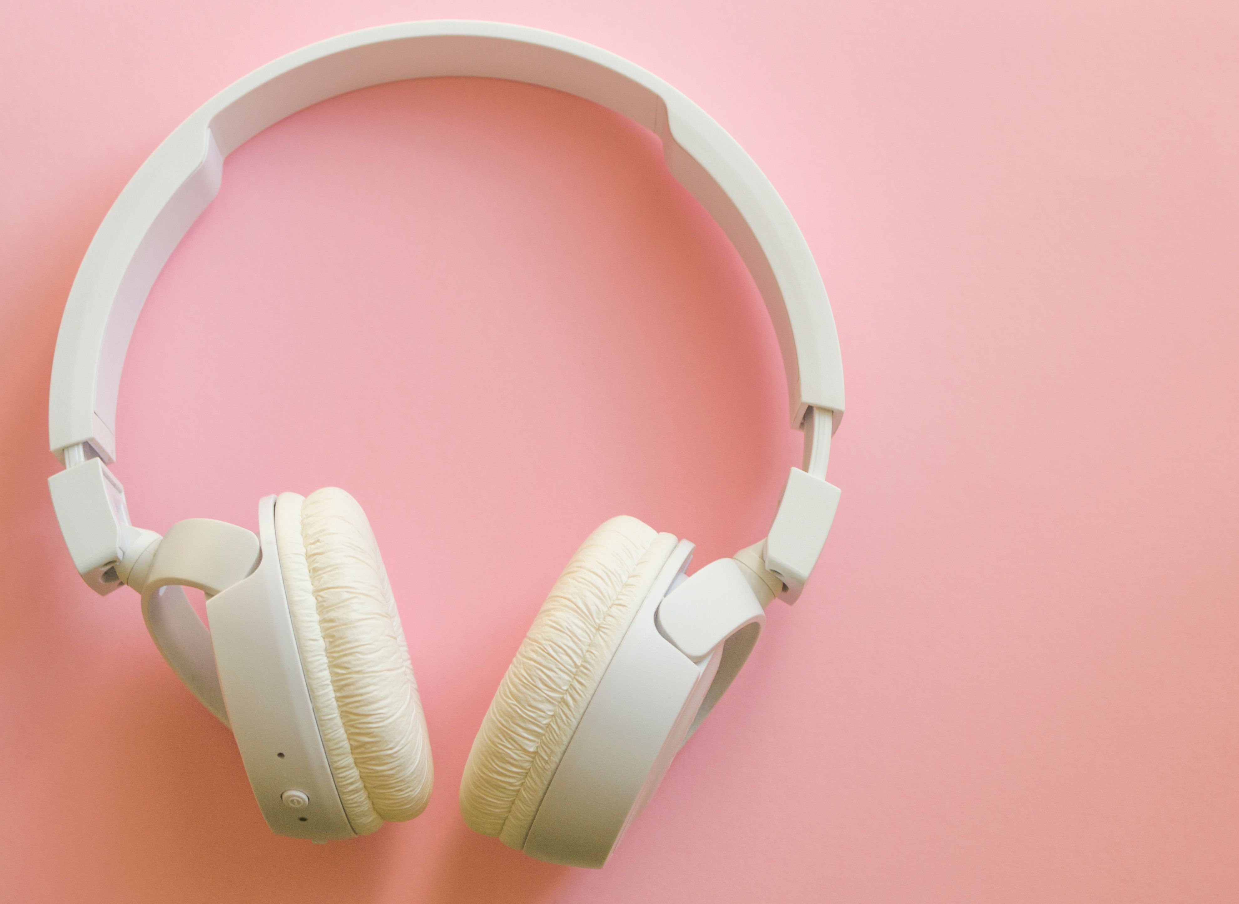 Close-Up Shot of Wireless Headphones · Free Stock Photo