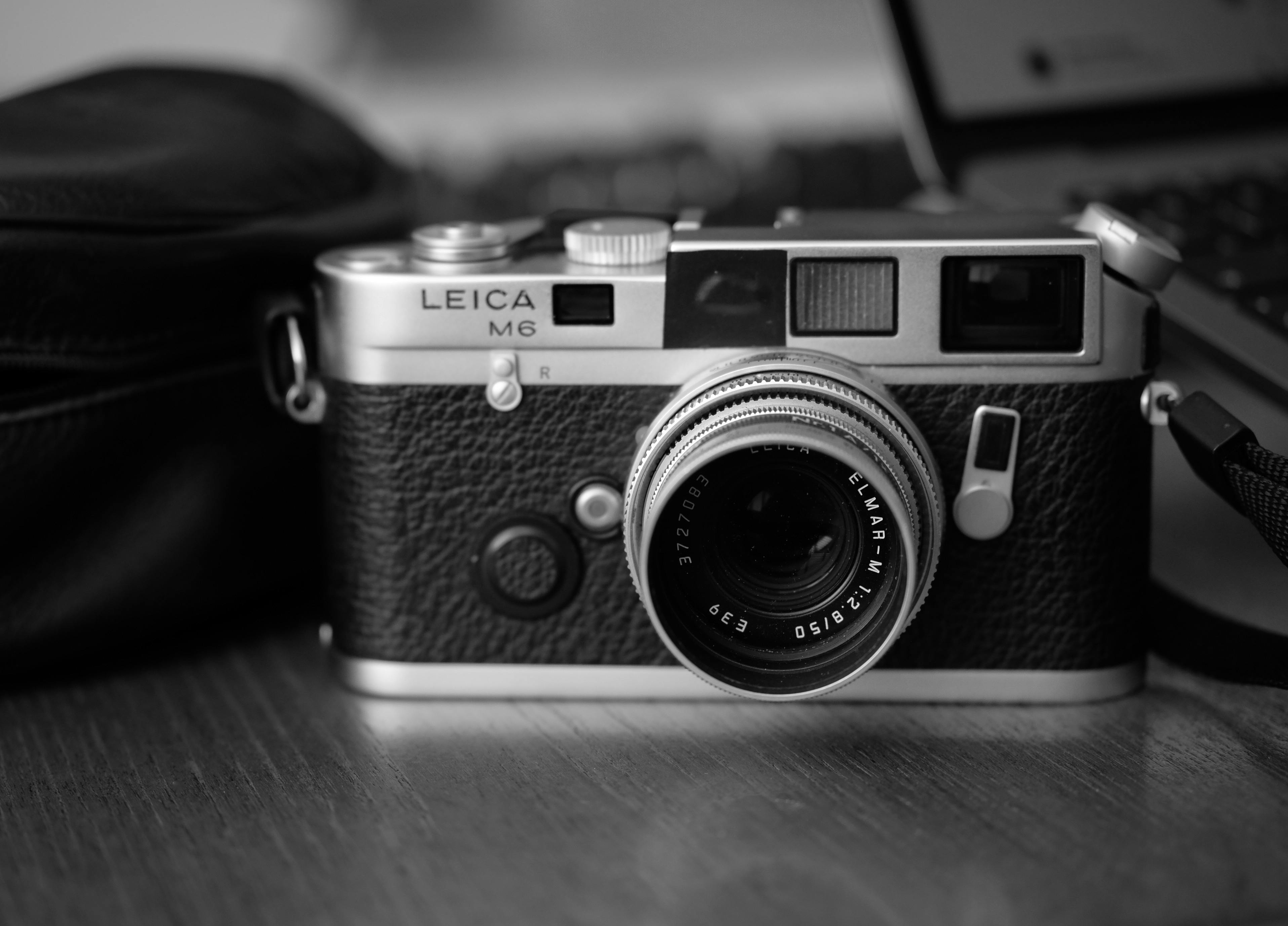 Grayscale Photo of a Camera · Free Stock Photo