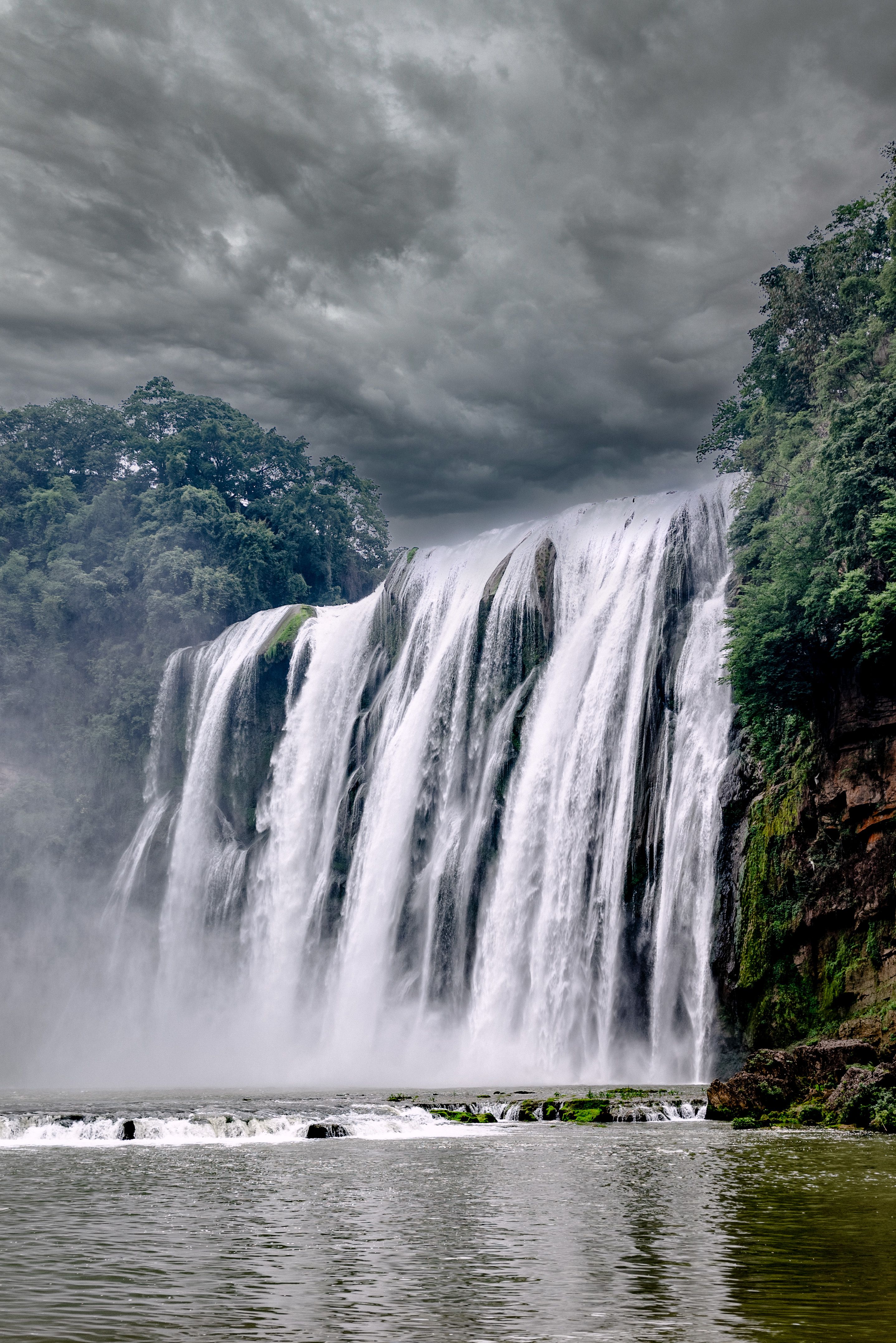 Majestic Scenic Waterfall · Free Stock Photo